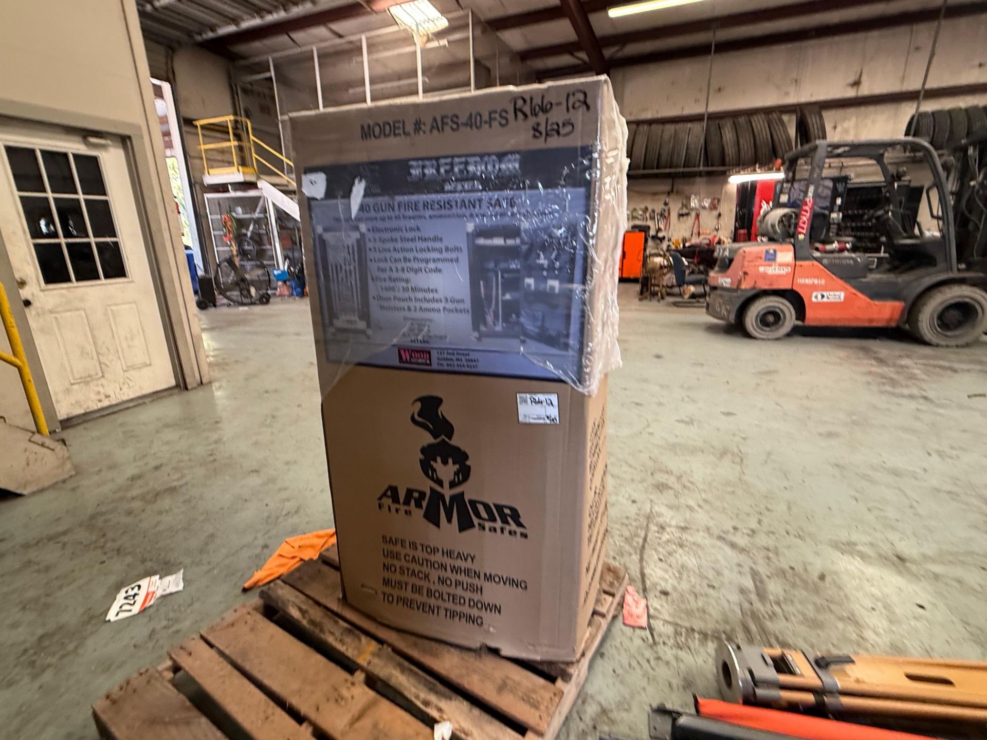 { Group of lots: 9, 10, 11, 12, 13, 14 } Armor Freedom Series 40 Gun ...