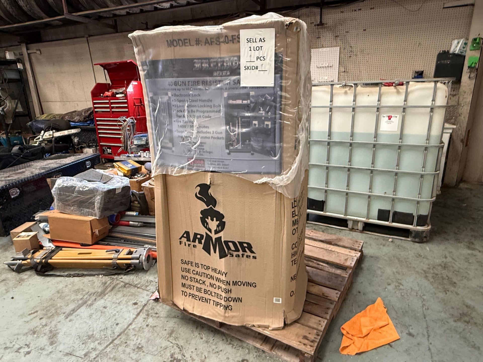 { Group of lots: 9, 10, 11, 12, 13, 14 } Armor Freedom Series 40 Gun ...