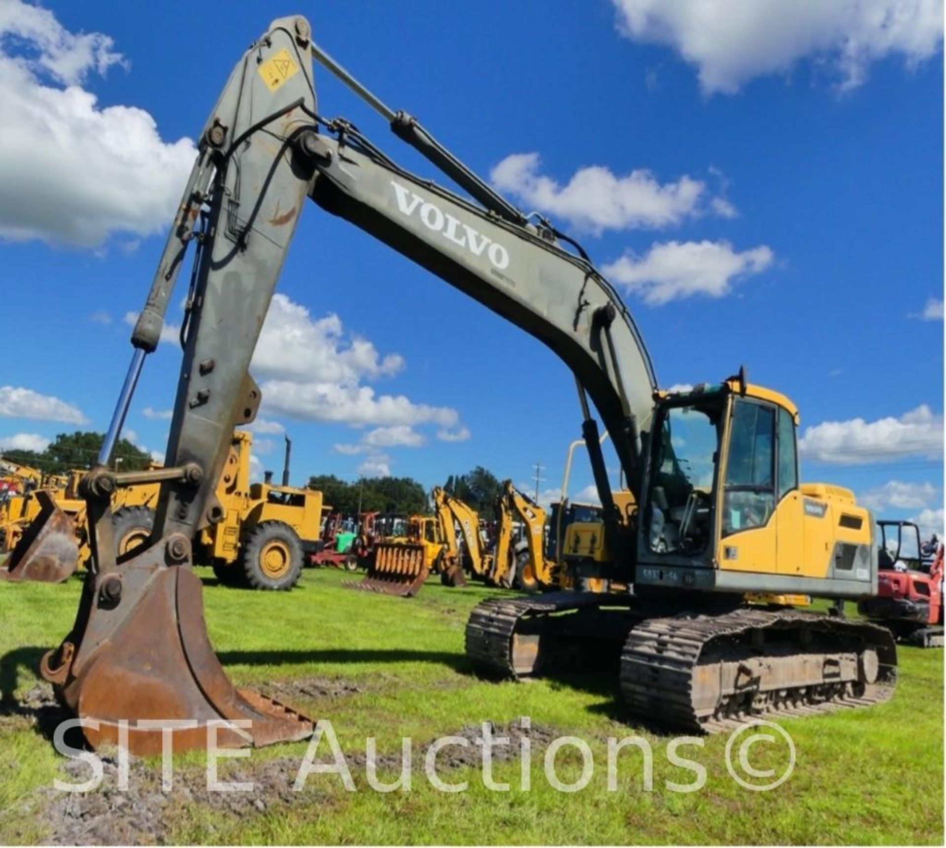 EROPS, A/C Cab, Volvo D6 Diesel engine, 9ft 6in stick, Rock guards ...