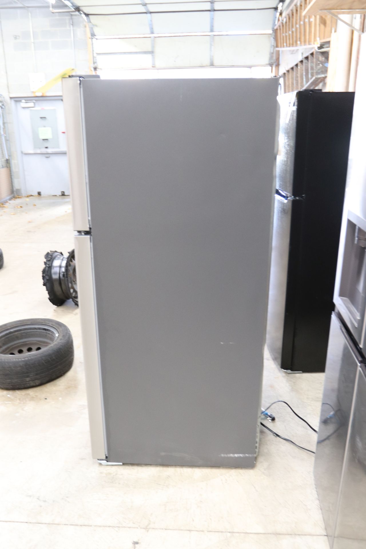 Frigidaire 20 cubic ft refrigerator freezer, model LFTR2045VF, width 30 ...