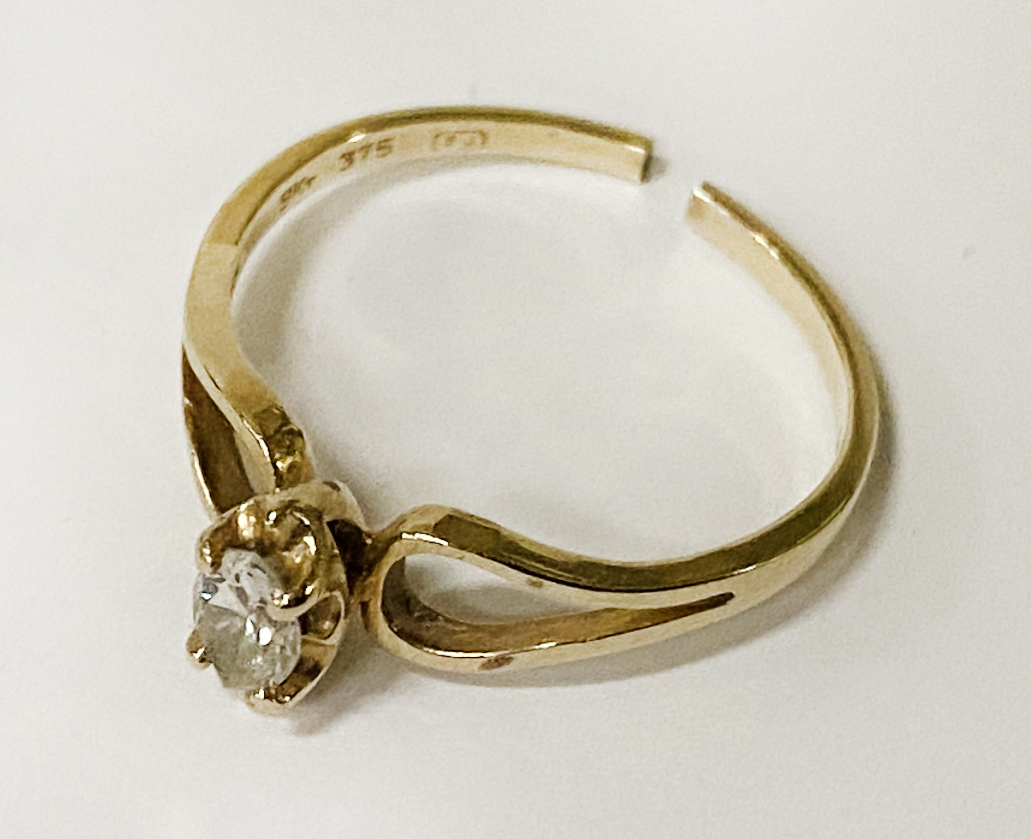 9CT GOLD & DIAMOND RING A/F
