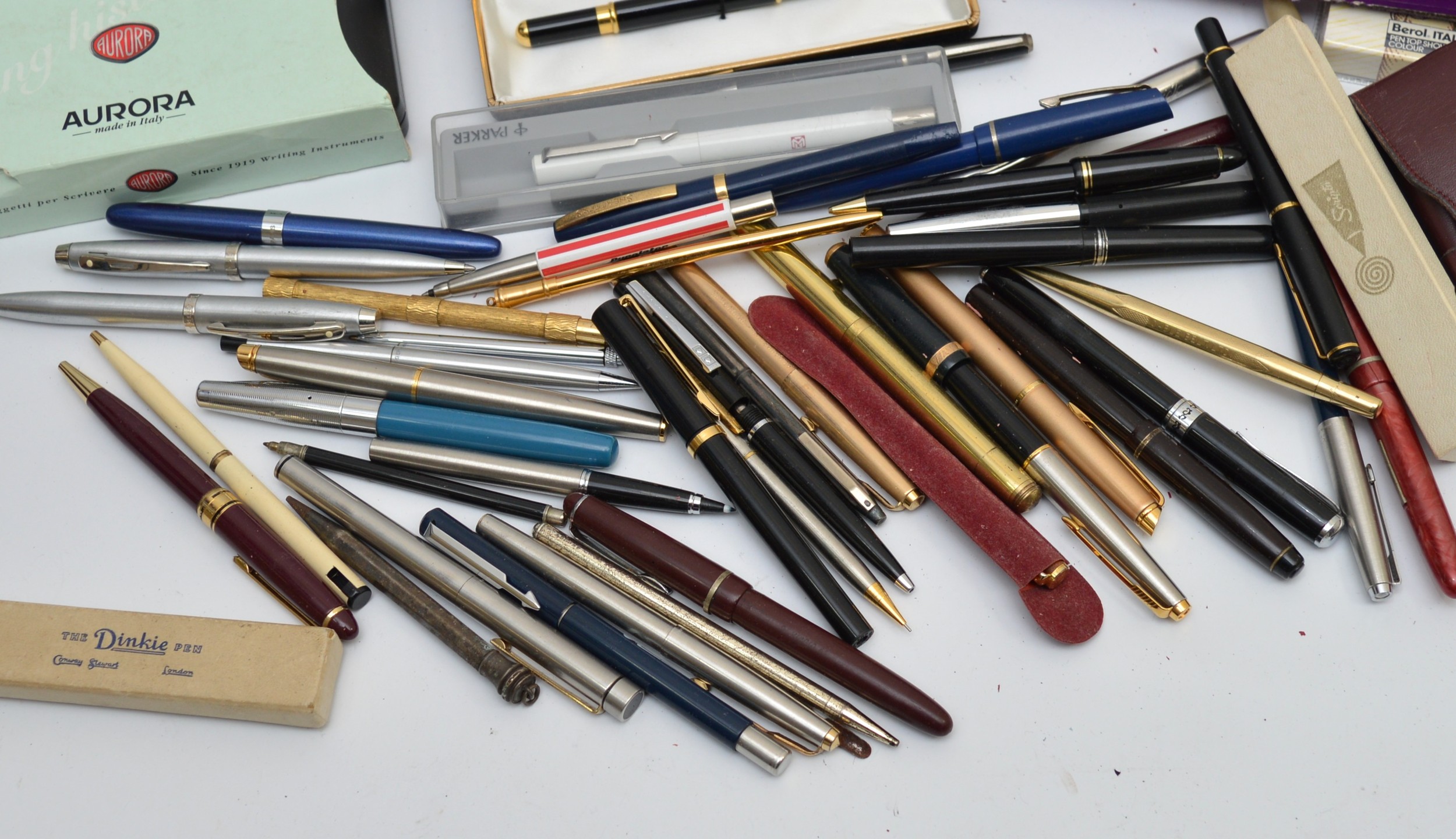 A substantial quantity of loose and boxed pens, to include fountain ...