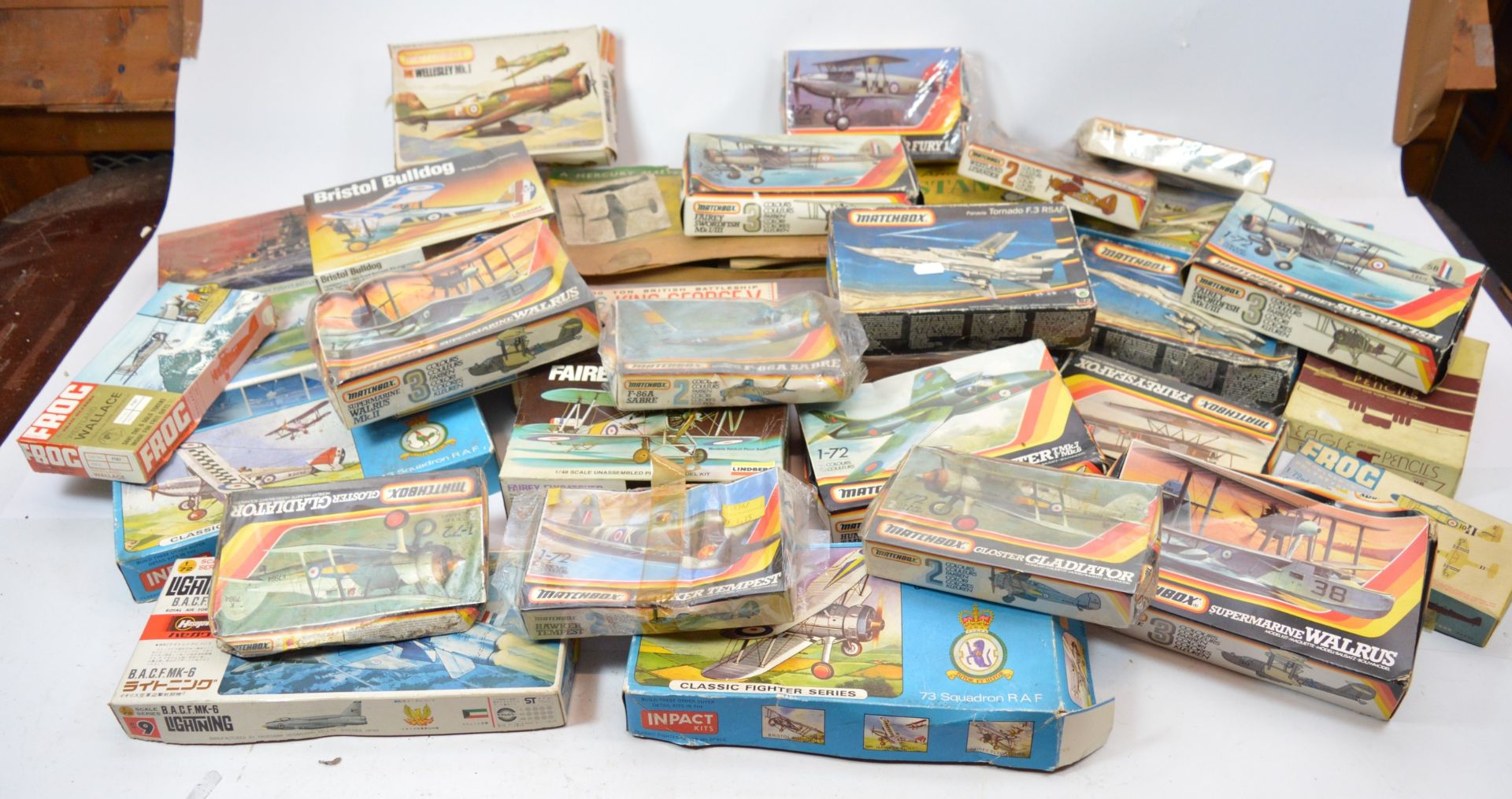 Over twenty model kits, 1960s-70s, makers to include, Revell, Inpact ...