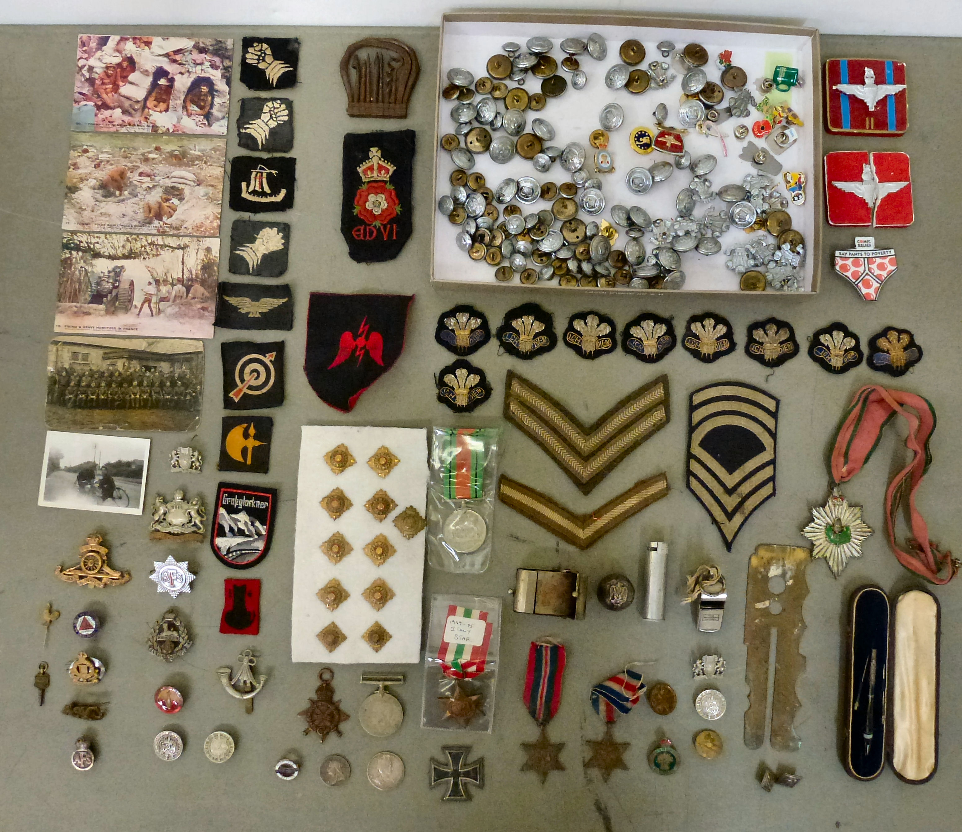 Military and other collectables: to include fabric badges, some copies ...