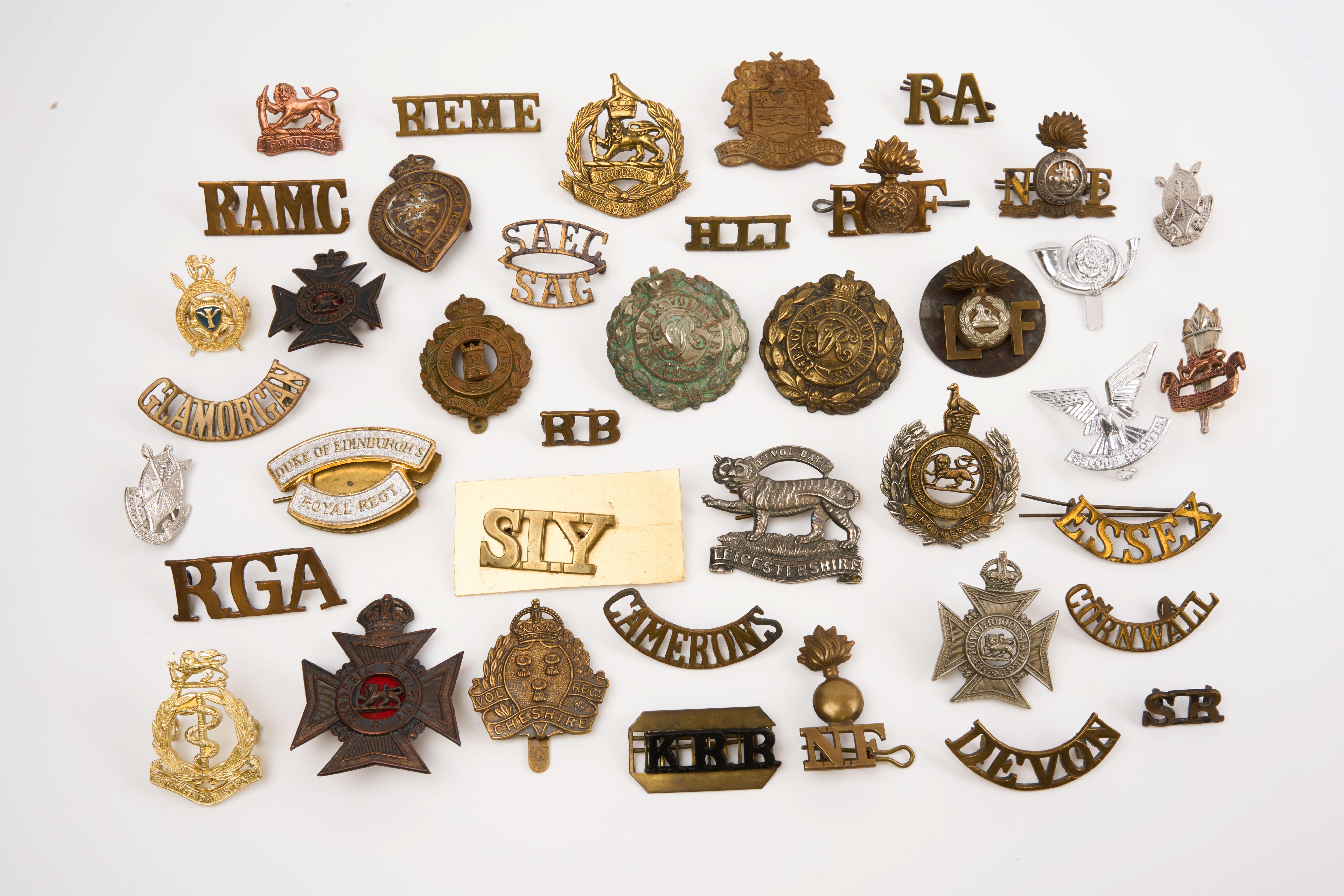 40 British and Commonwealth cap badges and insignia, loose in envelope ...