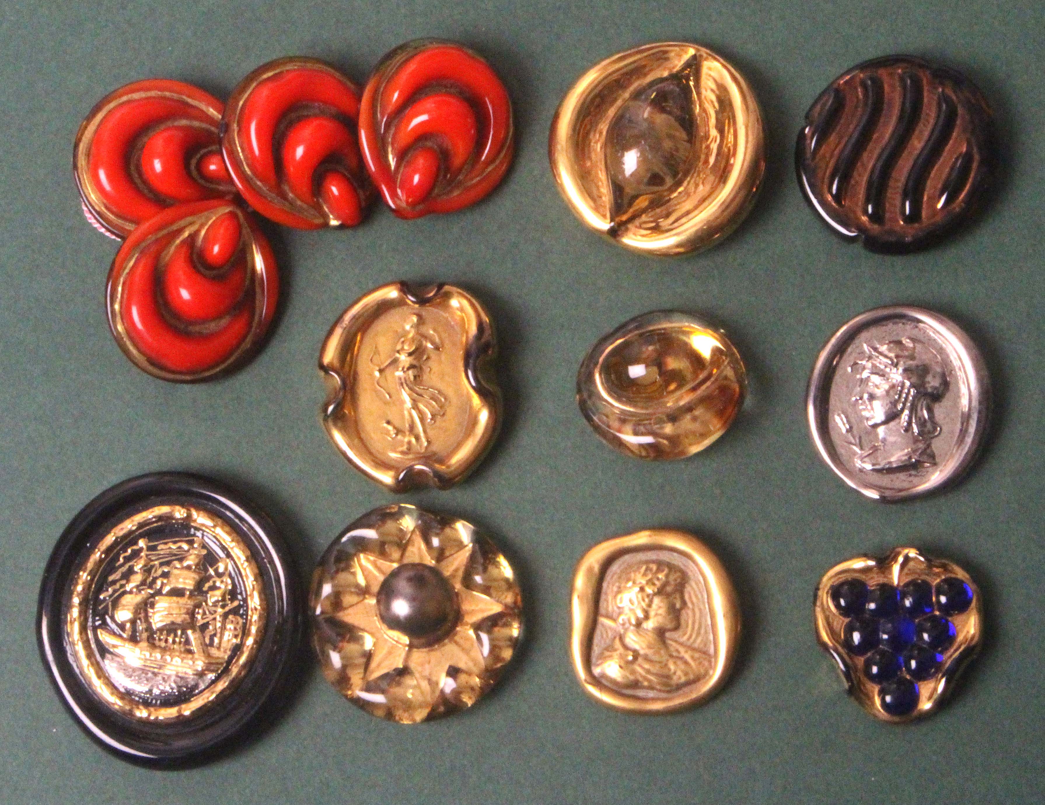 Buttons, glass, Bimini, thirteen, comprising a set of four and nine ...