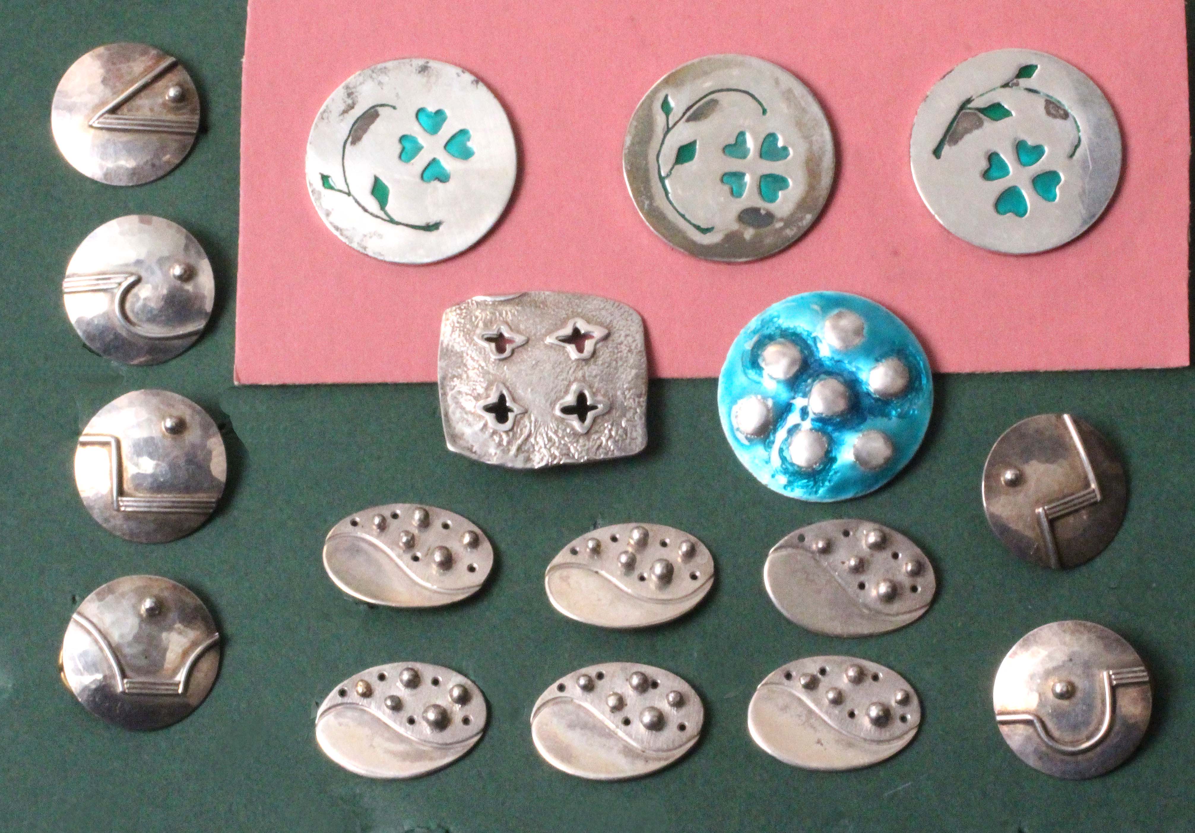 Buttons, silver, seventeen, 20th Century, comprising a set of six oval ...