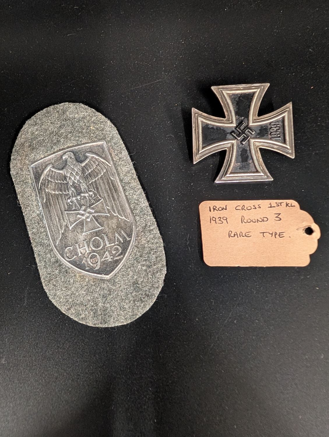 An iron cross, dated 1939 and a cholm shield with panel back