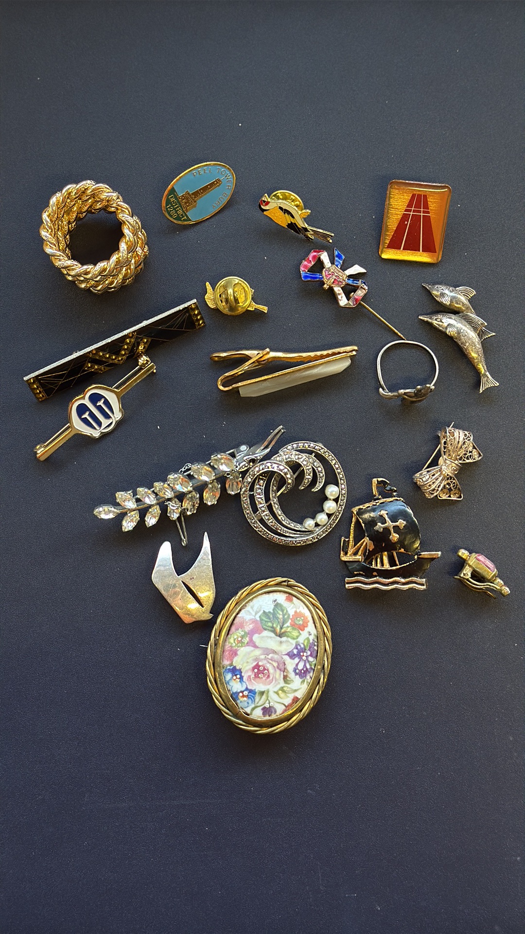 Collection of vintage pin badges & others