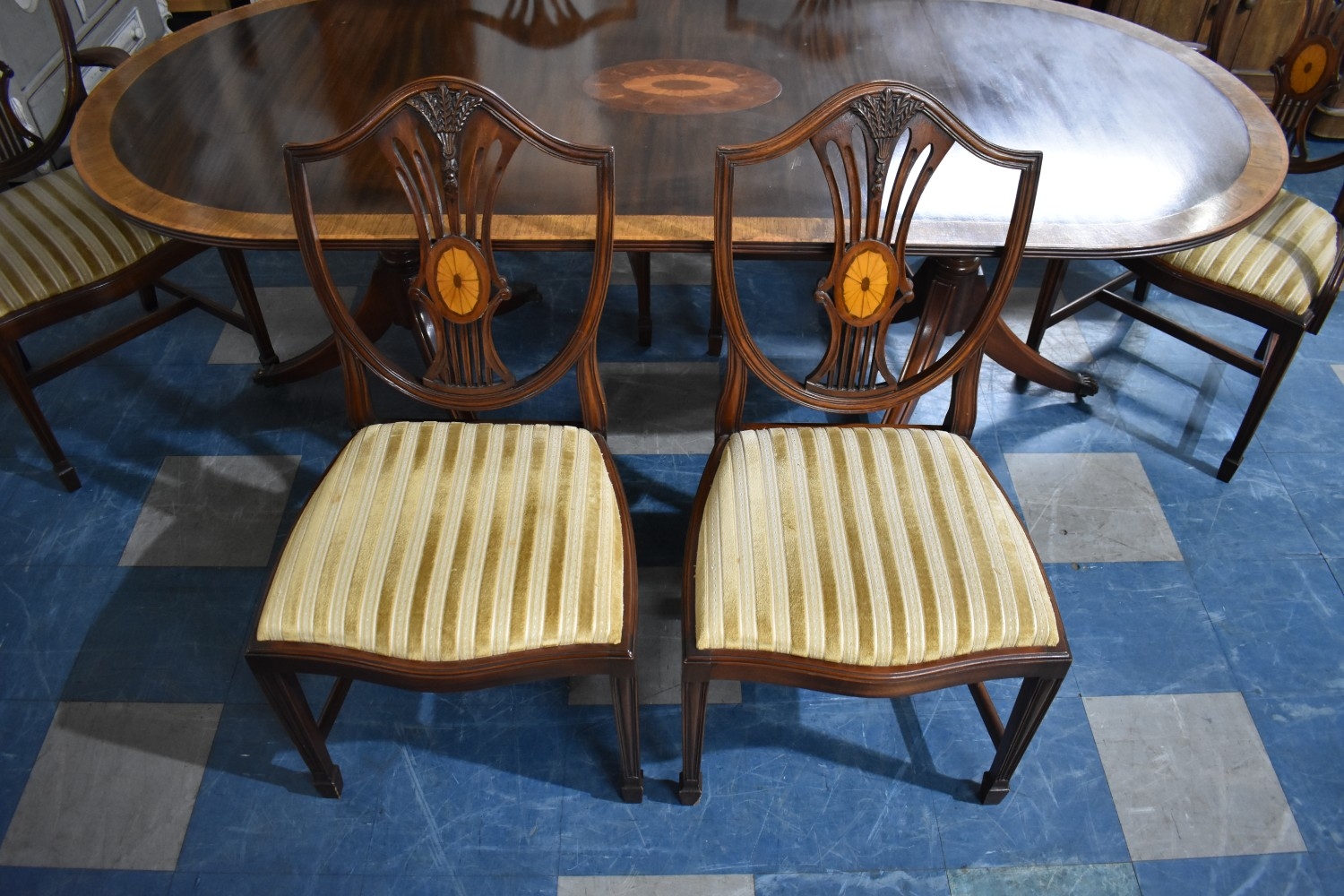A Reproduction Oval Mahogany Dining Table with Crossbanded and Inlaid ...