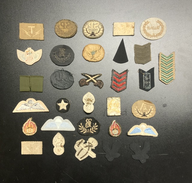 BRITISH ARMY TRADE AND SLEEVE CLOTH BADGES