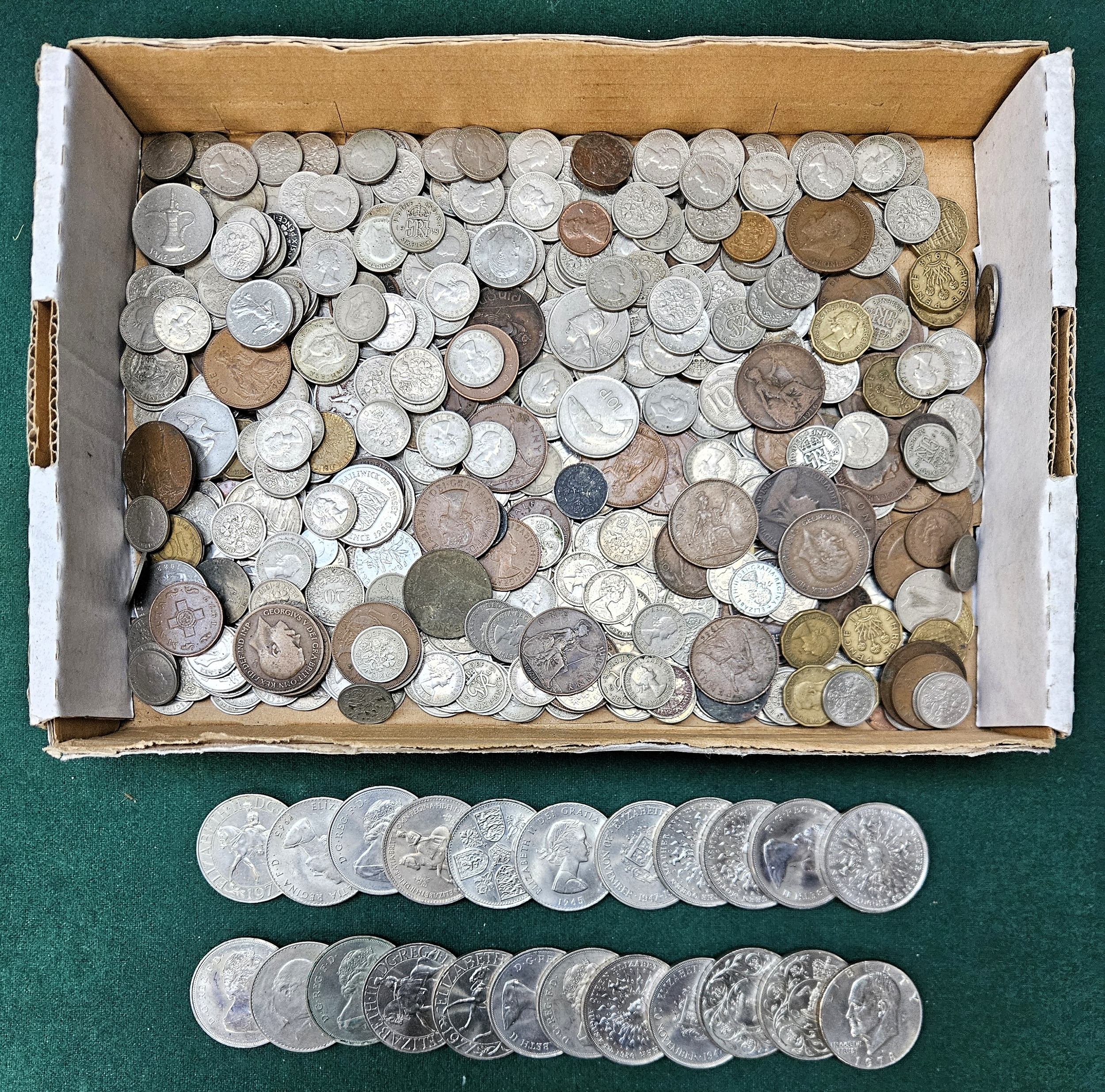 Quantity of various pre and post decimal coinage, commemorative crowns ...