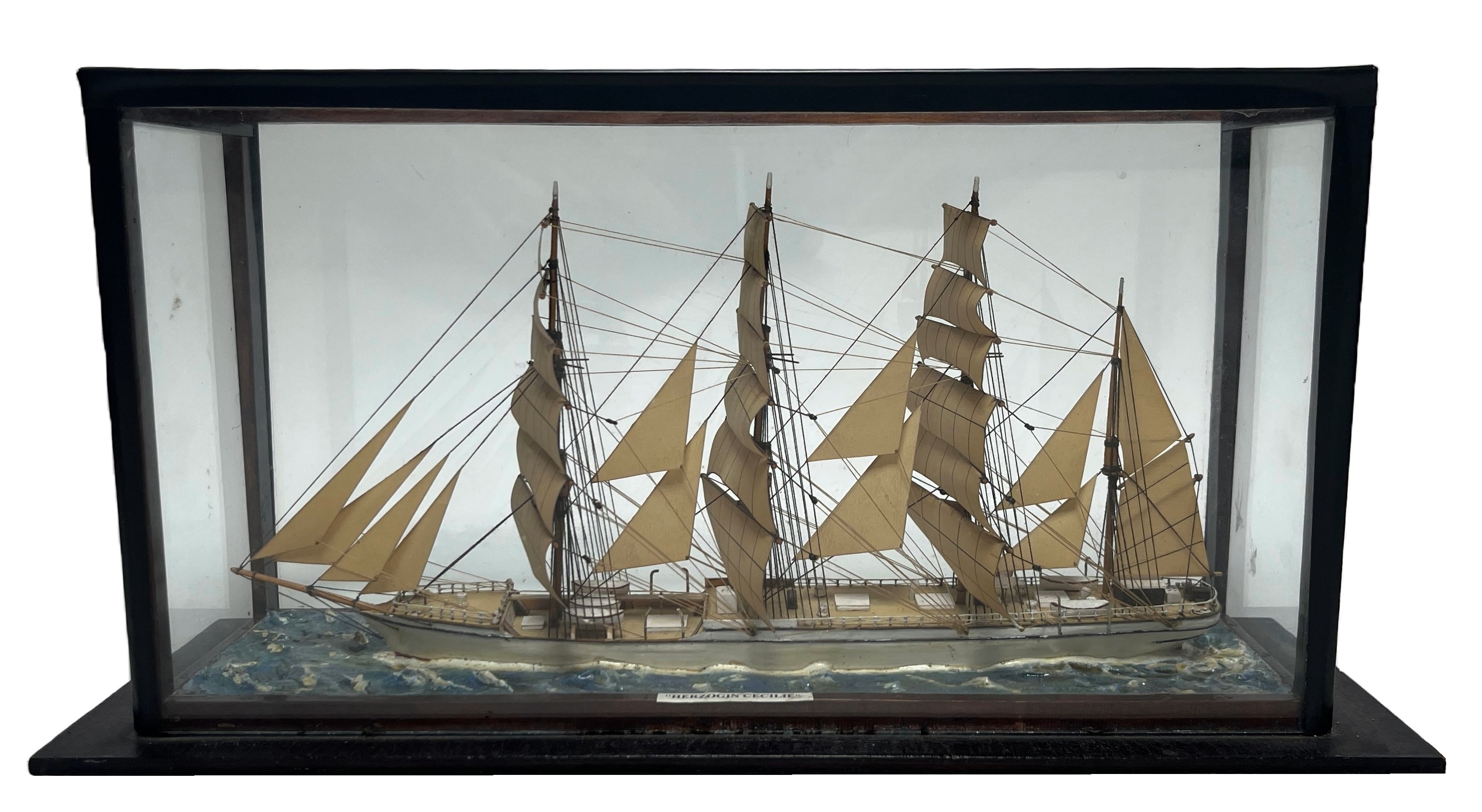 AN EARLY 20TH CENTURY WATERLINE MODEL OF THE NORDDEUTSCHER LLOYD LINE ...
