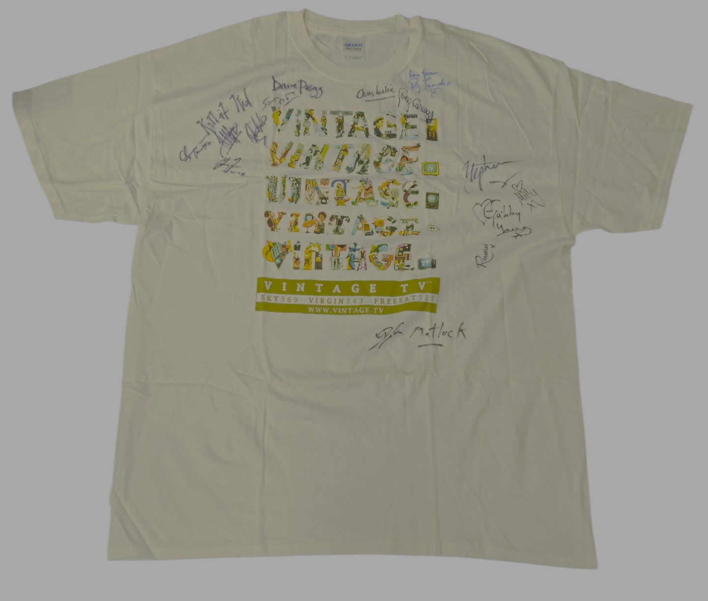 Ric Sanders, Chris Leslie, Dave Pegg, Gabby Young plus others signed T-Shirt. (Vintage TV Sky 369