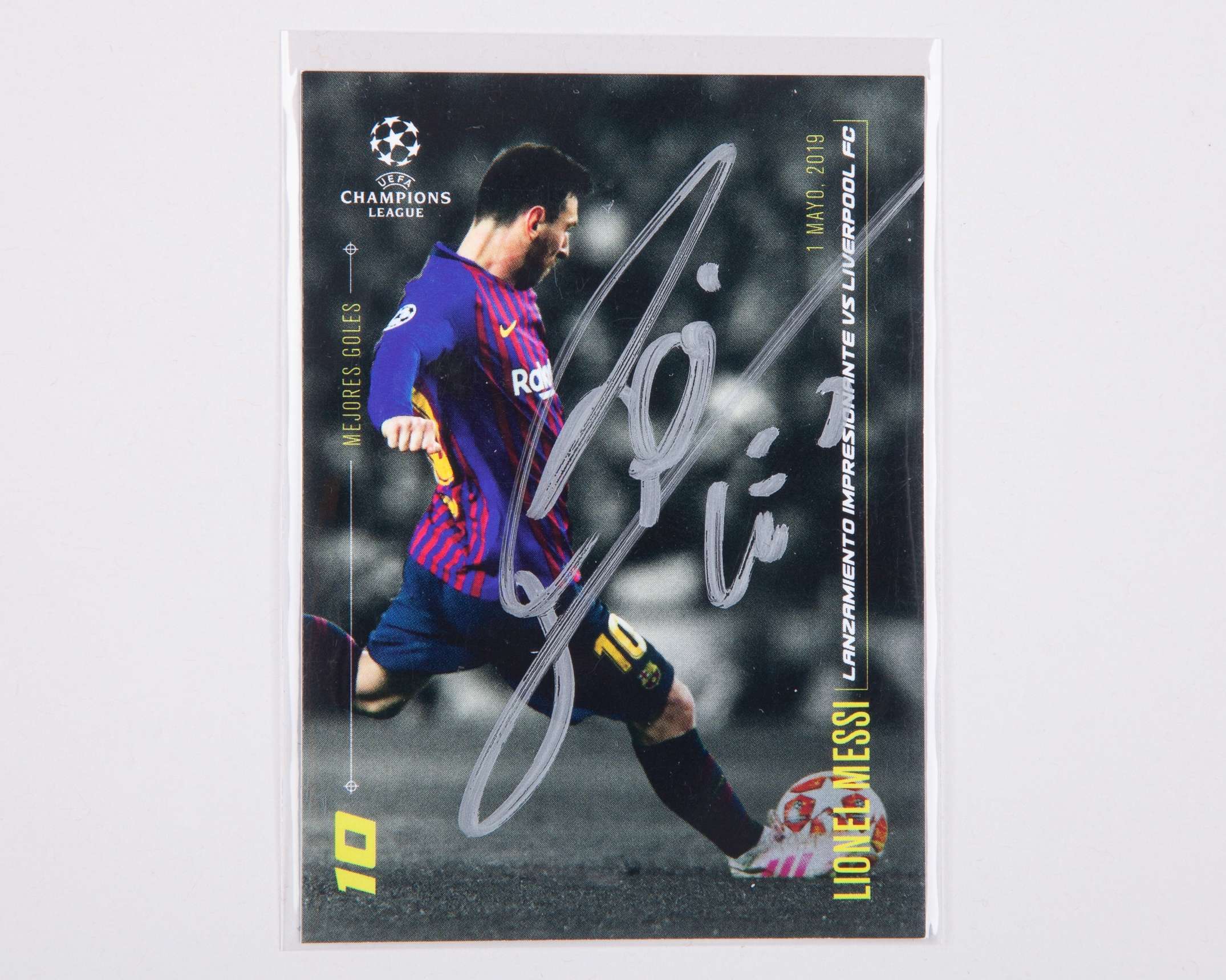 Lionel Messi autographed Barcelona Champions League Topps Mejores Goles ...