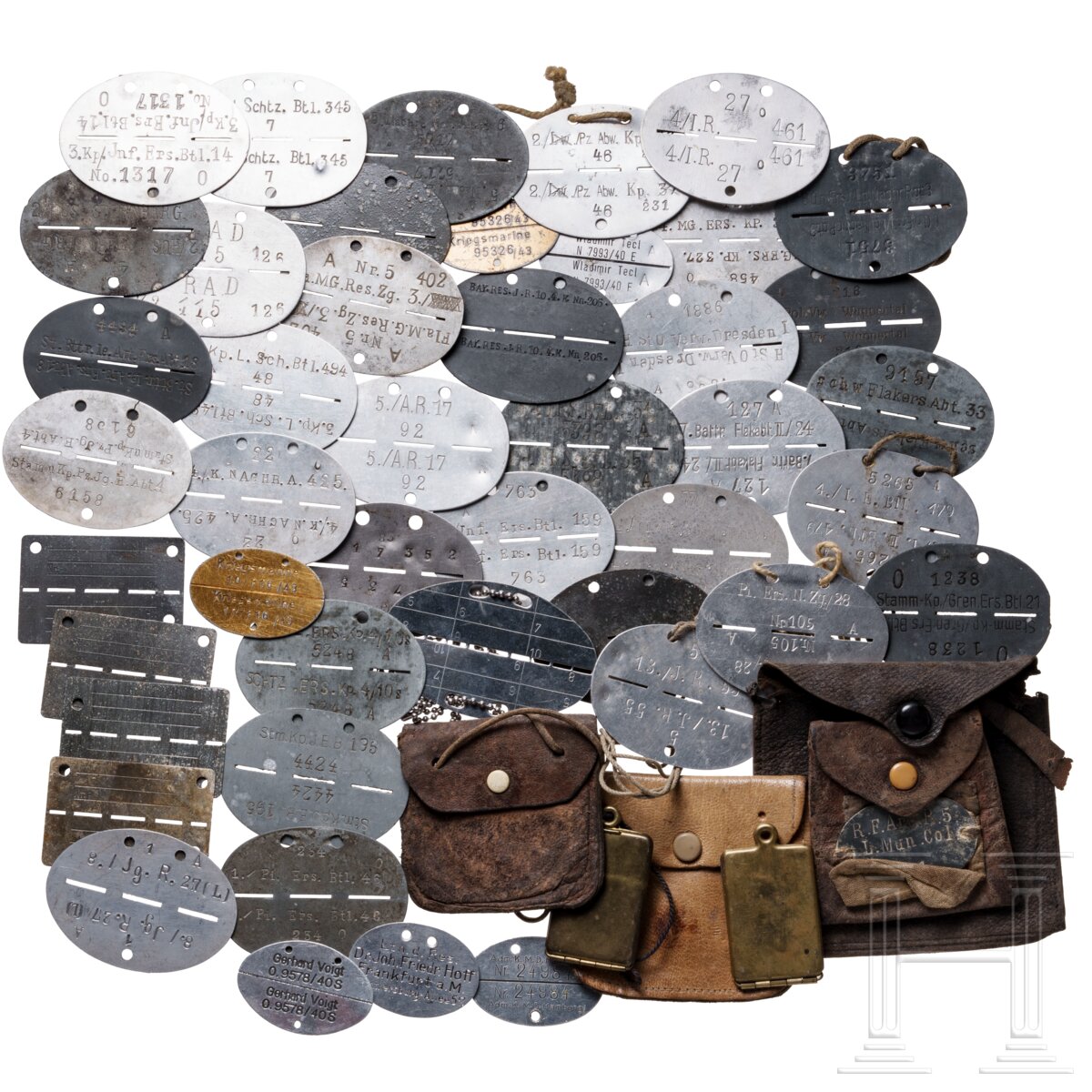 A collection of military ID discs Die Sammlung umfasst 48 ...