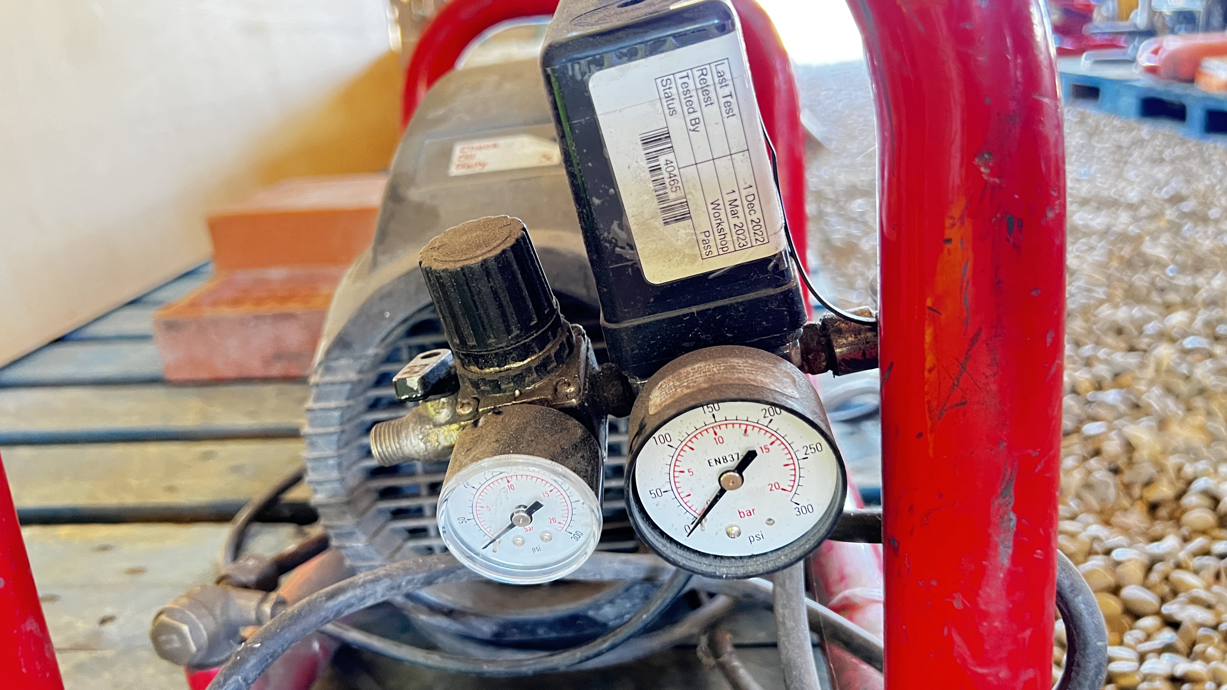 110 VOLT PORTABLE SITE AIR COMPRESSOR A/F - SOLD AS SEEN.
