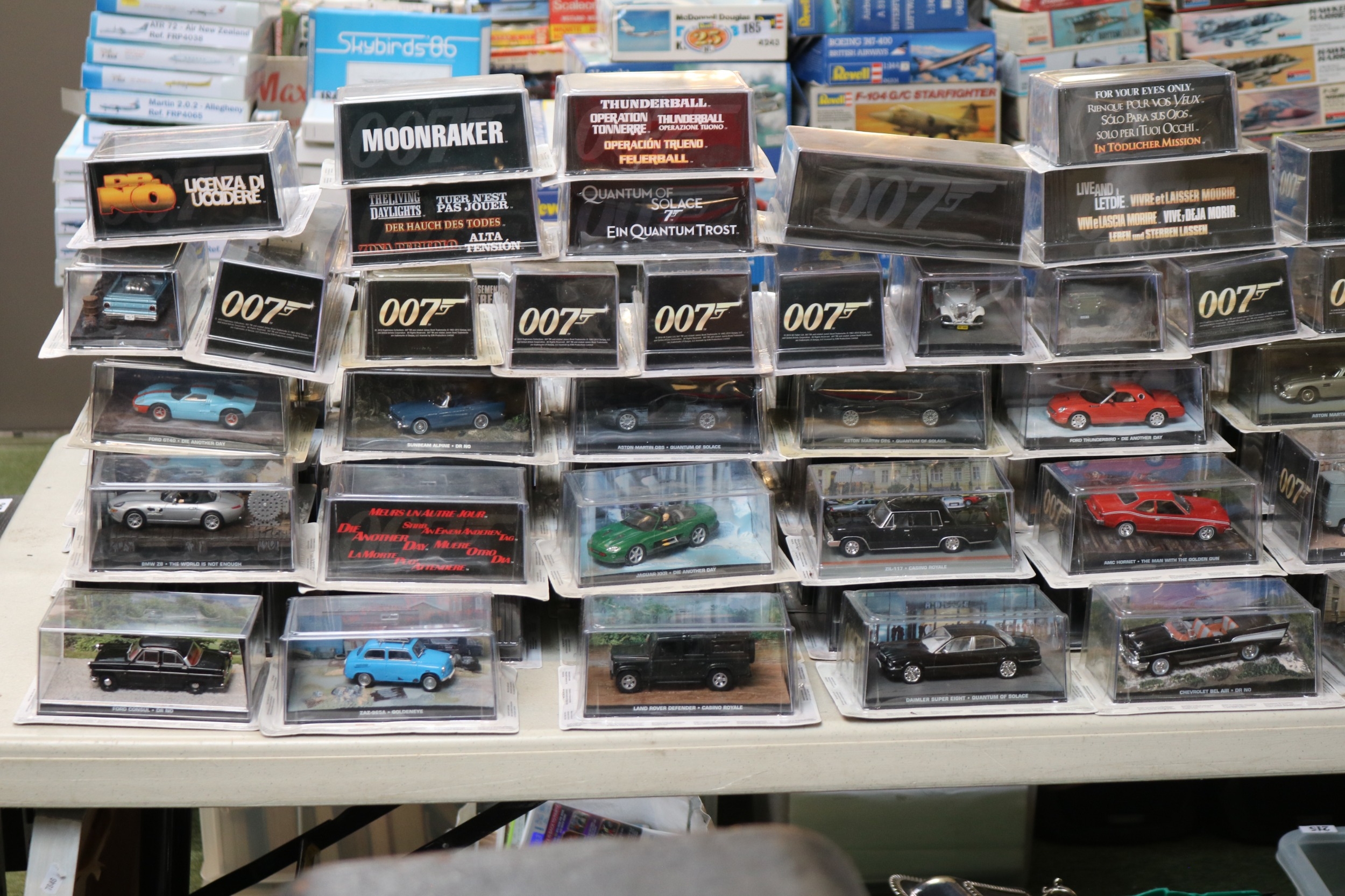 The James Bond Car Collection 007 with magazines