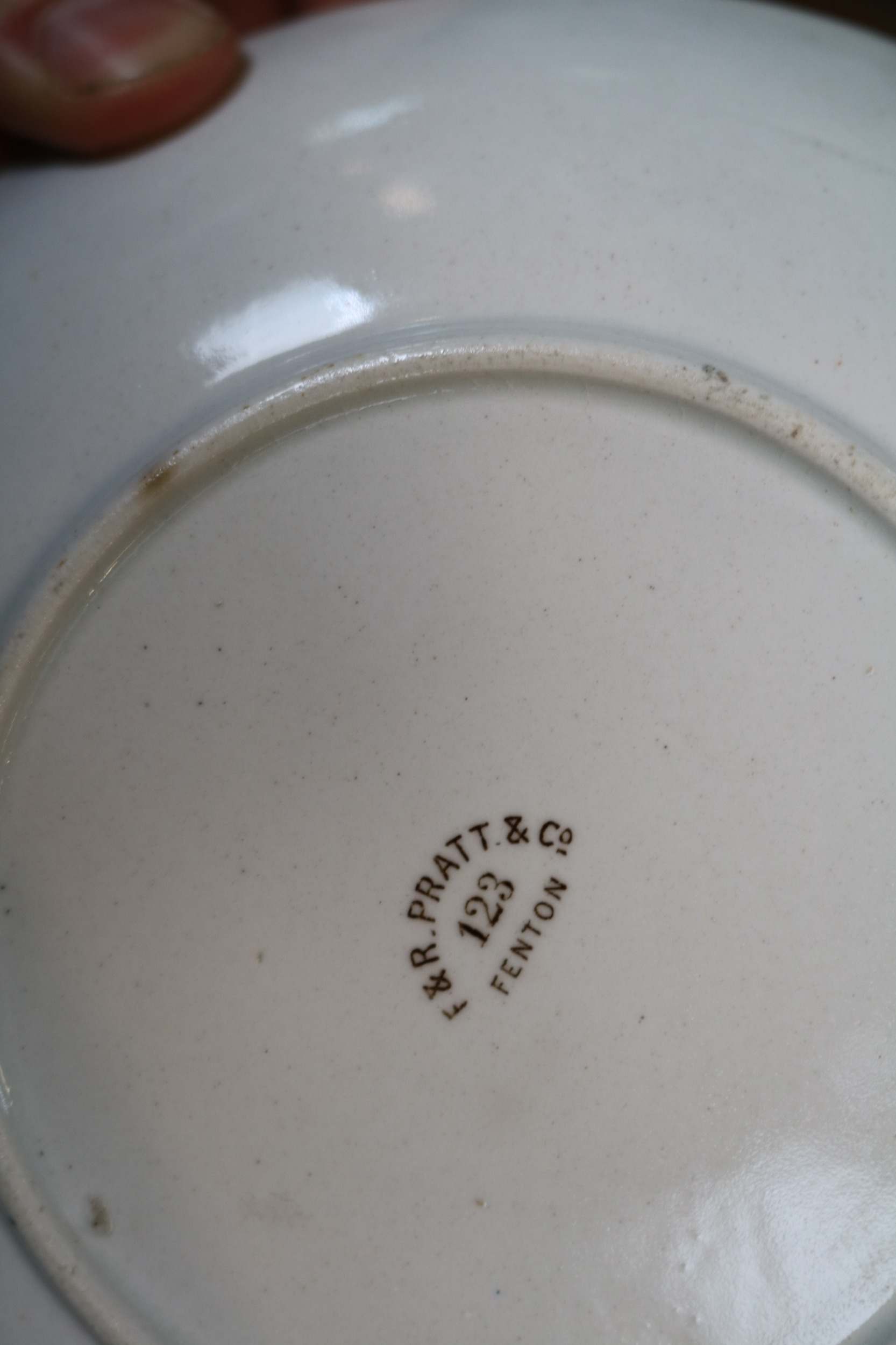Collection of assorted 19thC Pratt ware cabinet plates