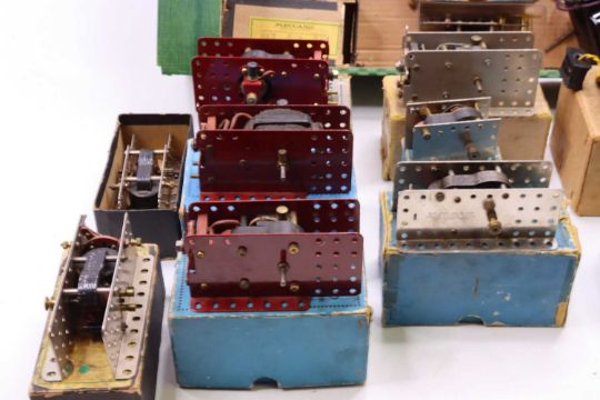 One tray containing various Meccano electricals to include an M212 ...