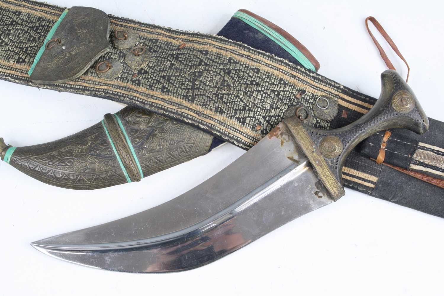 An early 20th century Omani jambiya, having a typical 23cm curved steel ...