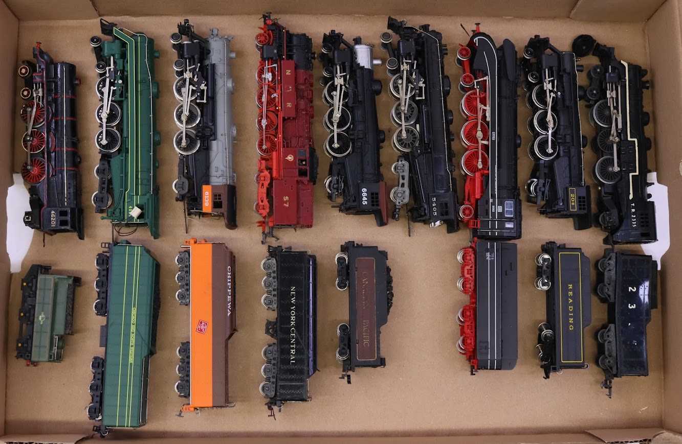 One tray containing various German and American HO gauge locos, to ...