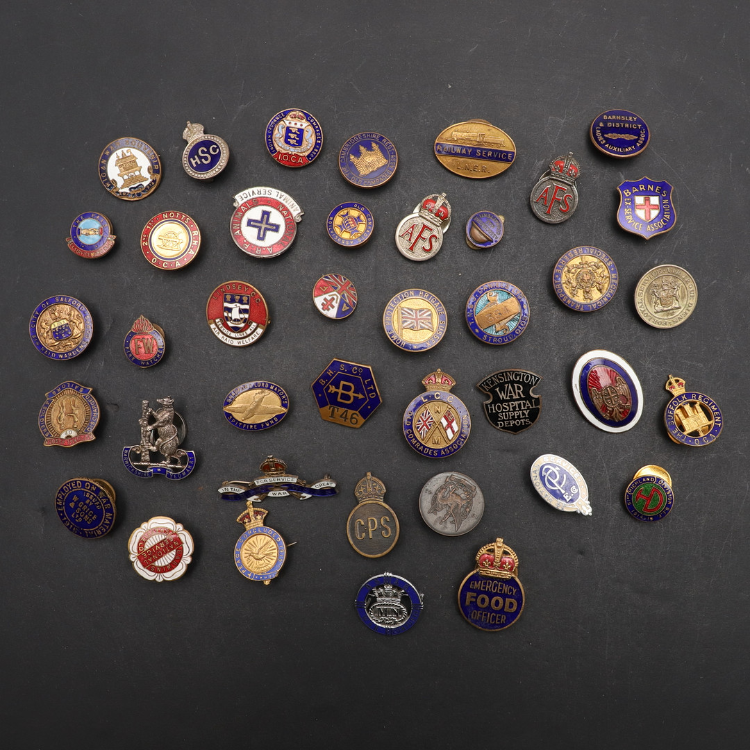 AN INTERESTING COLLECTION OF FIRST AND SECOND WORLD WAR 'ON SERVICE ...