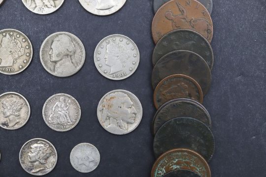A COLLECTION OF AMERICAN COINS TO INCLUDE EVASION AND COUNTERFEIT HALF ...