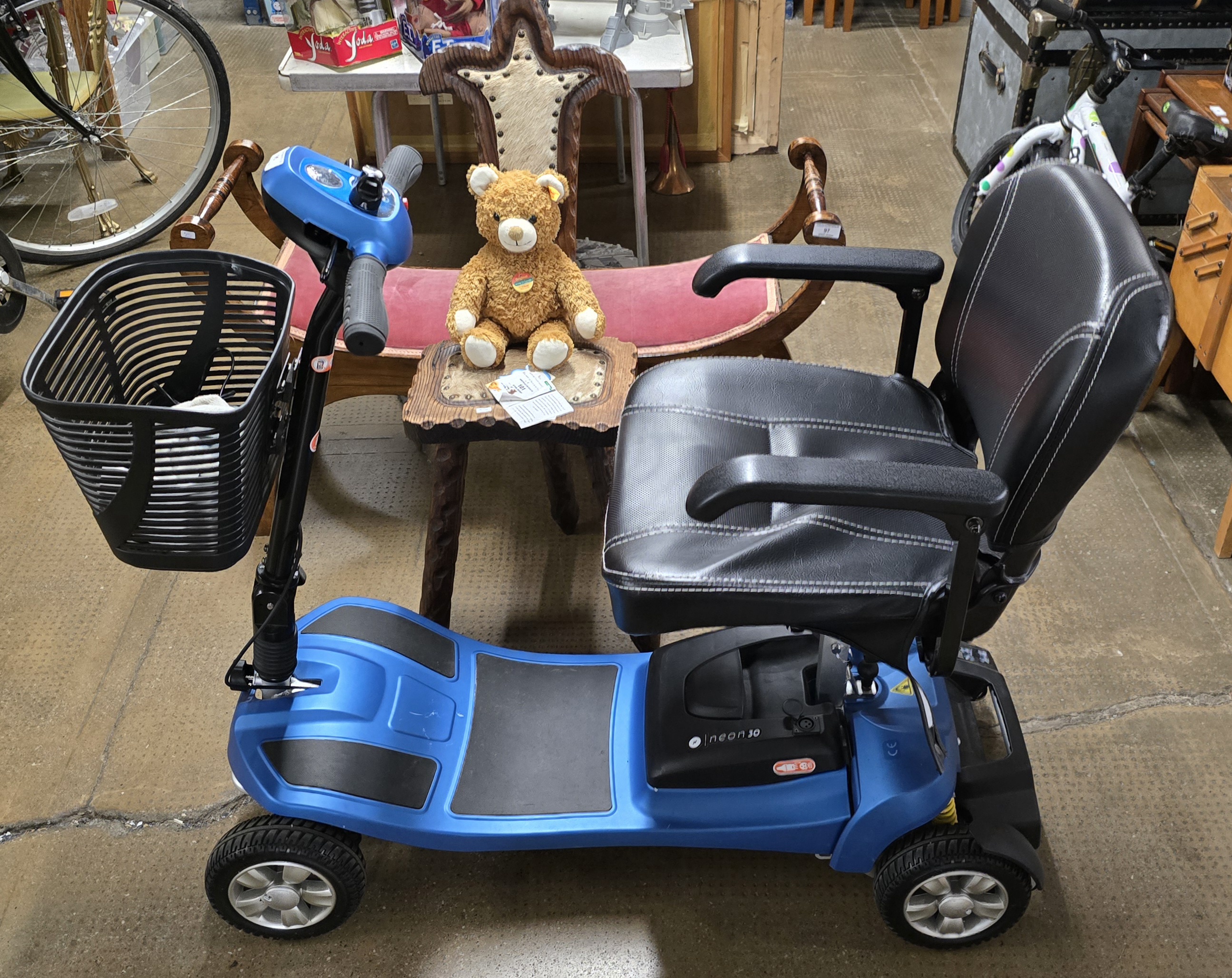 NEON 30 LI-TECH MOBILITY SCOOTER WITH CHARGER