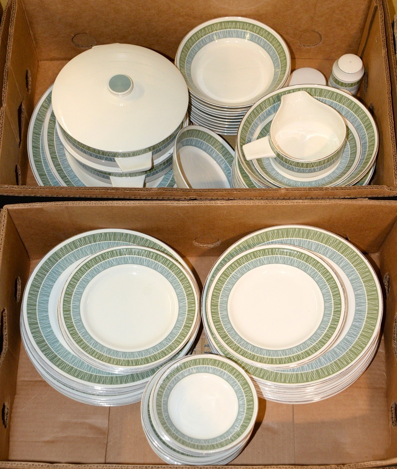 An extensive Midwinter Whitehill pattern dinner service, including a ...