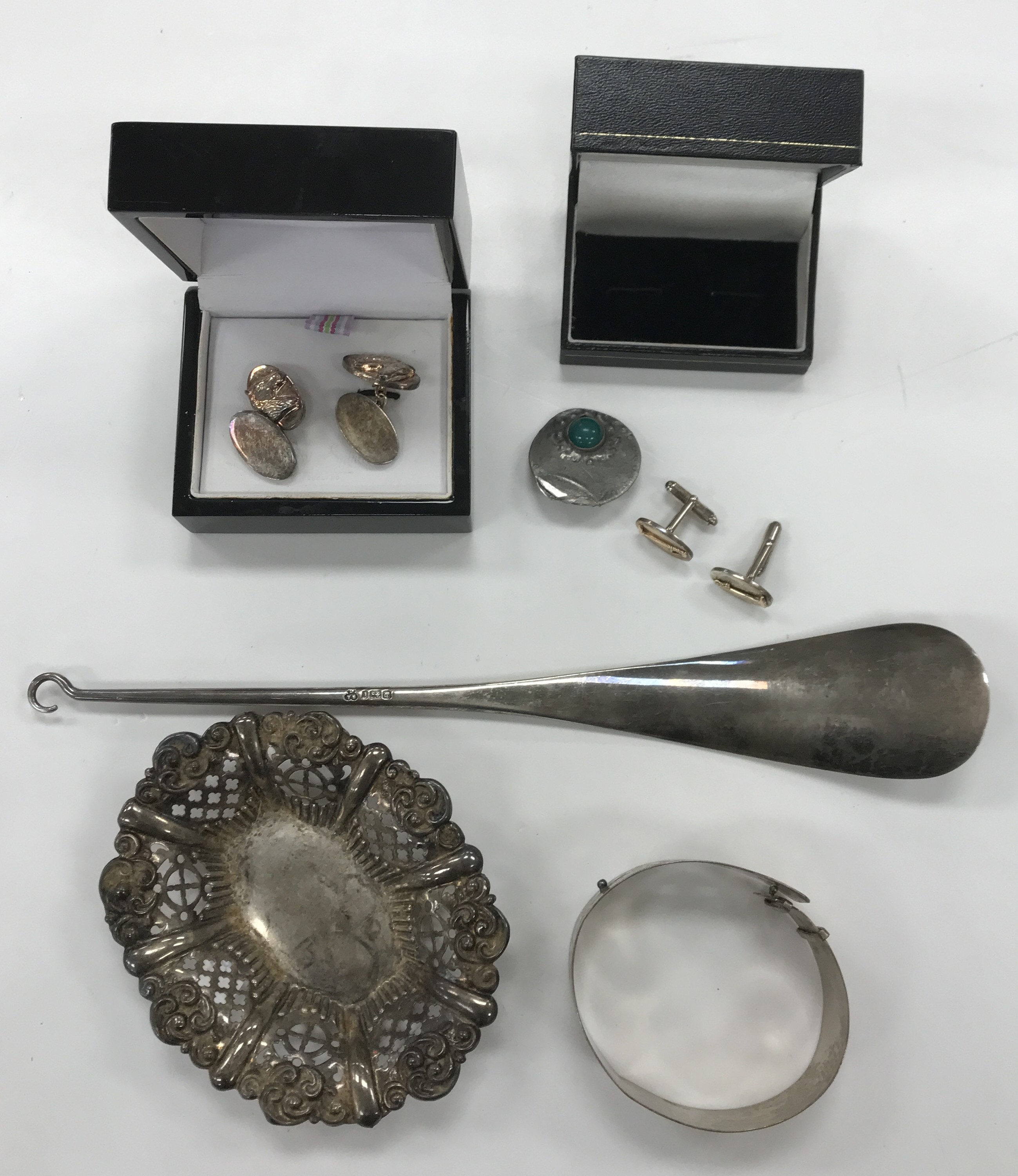 A small collection of various silver and objets de vertus including an ...