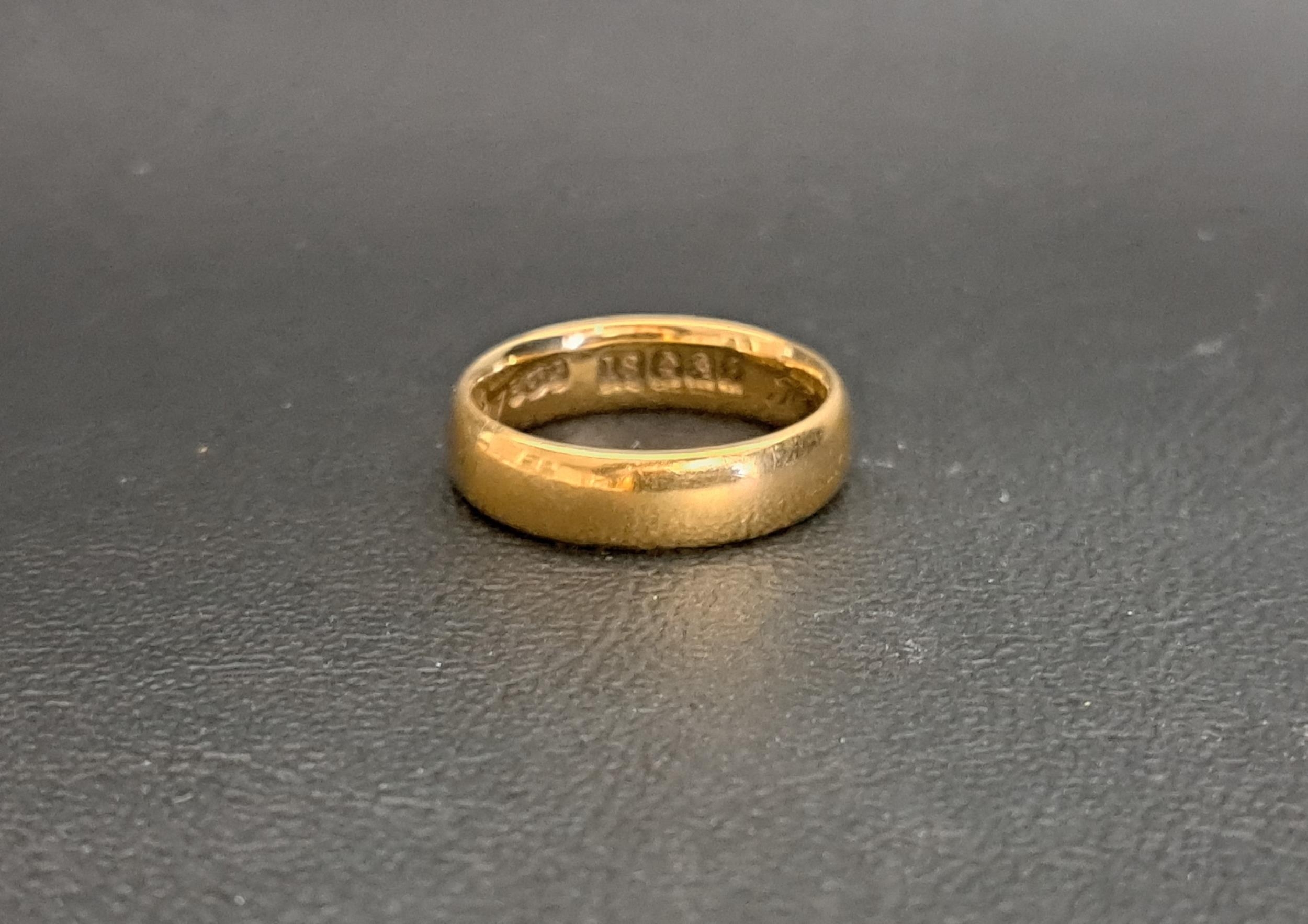 EDWARD VII EIGHTEEN CARAT GOLD WEDDING BANDGlasgow hallmarks for 1905 ...