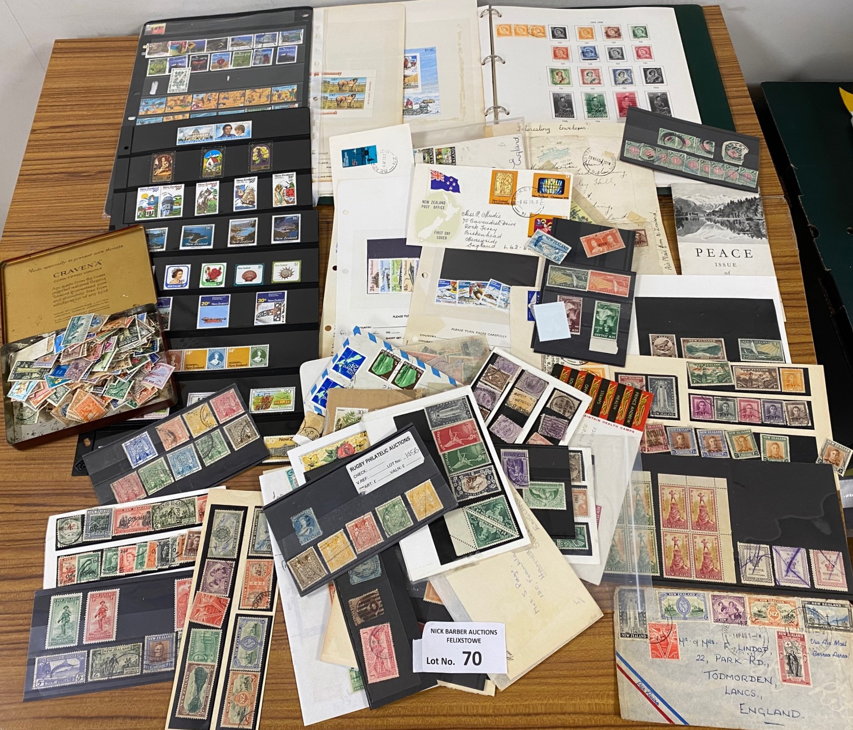 Very large collection of New Zealand stamps in a printed Stamps album ...