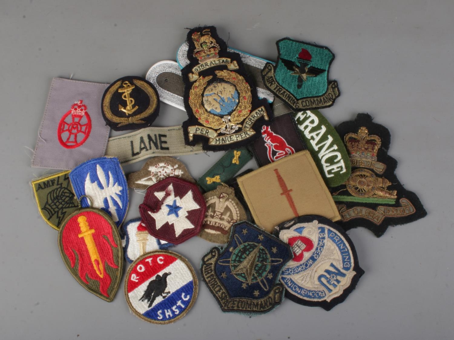 A collection of military patches including Royal Artillery Regiment ...
