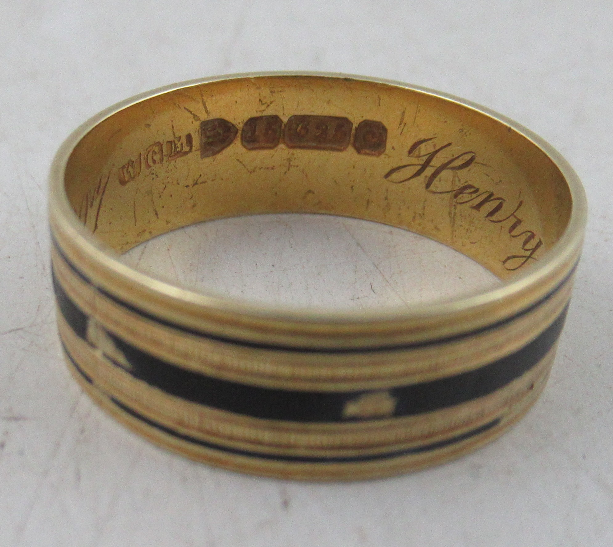 A 15ct gold and black enamel mourning ring, with inscription inside the ...