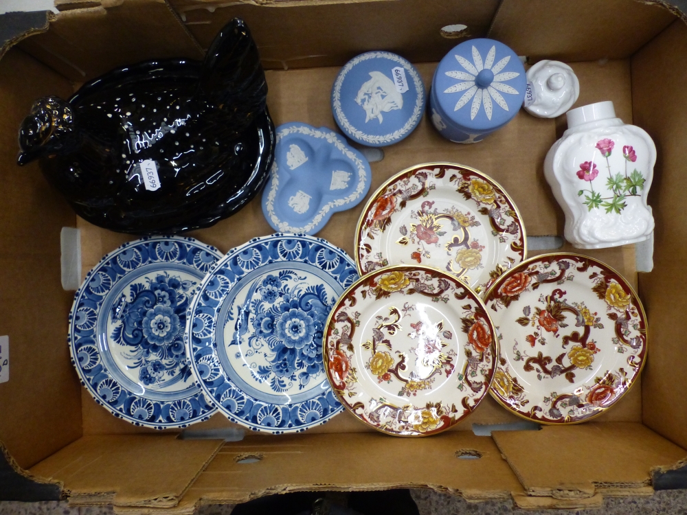 Mixed ceramics to include three pieces of Wedgwood powder blue ...