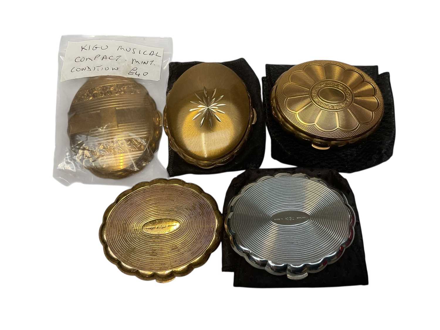 Collection of vintage musical powder compacts, including Stratton ...