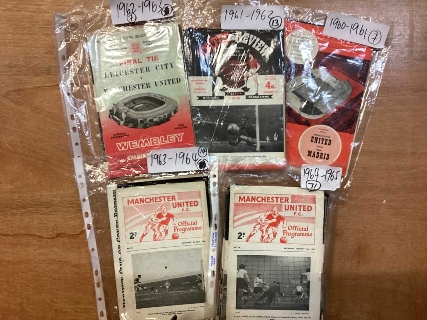 500 + Manchester United programmes from 1960s (200+) and 1970s (300 ...
