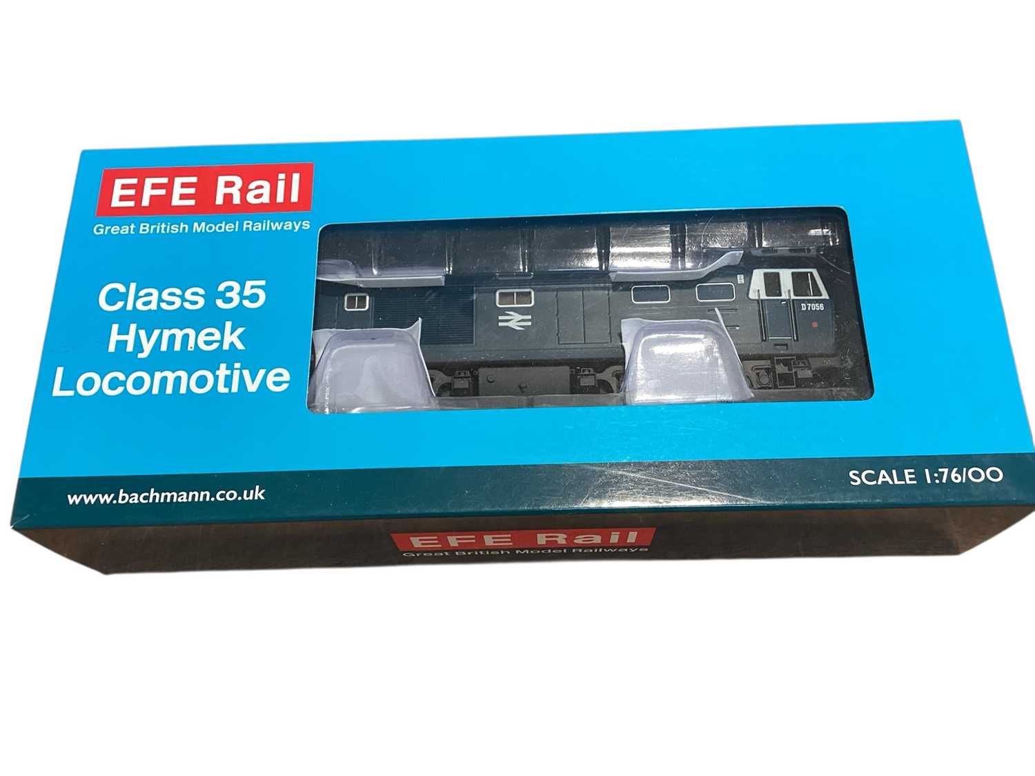 Hornby OO Gauge BR Green Hymek diesel locomotive, boxed R074, BR Blue ...