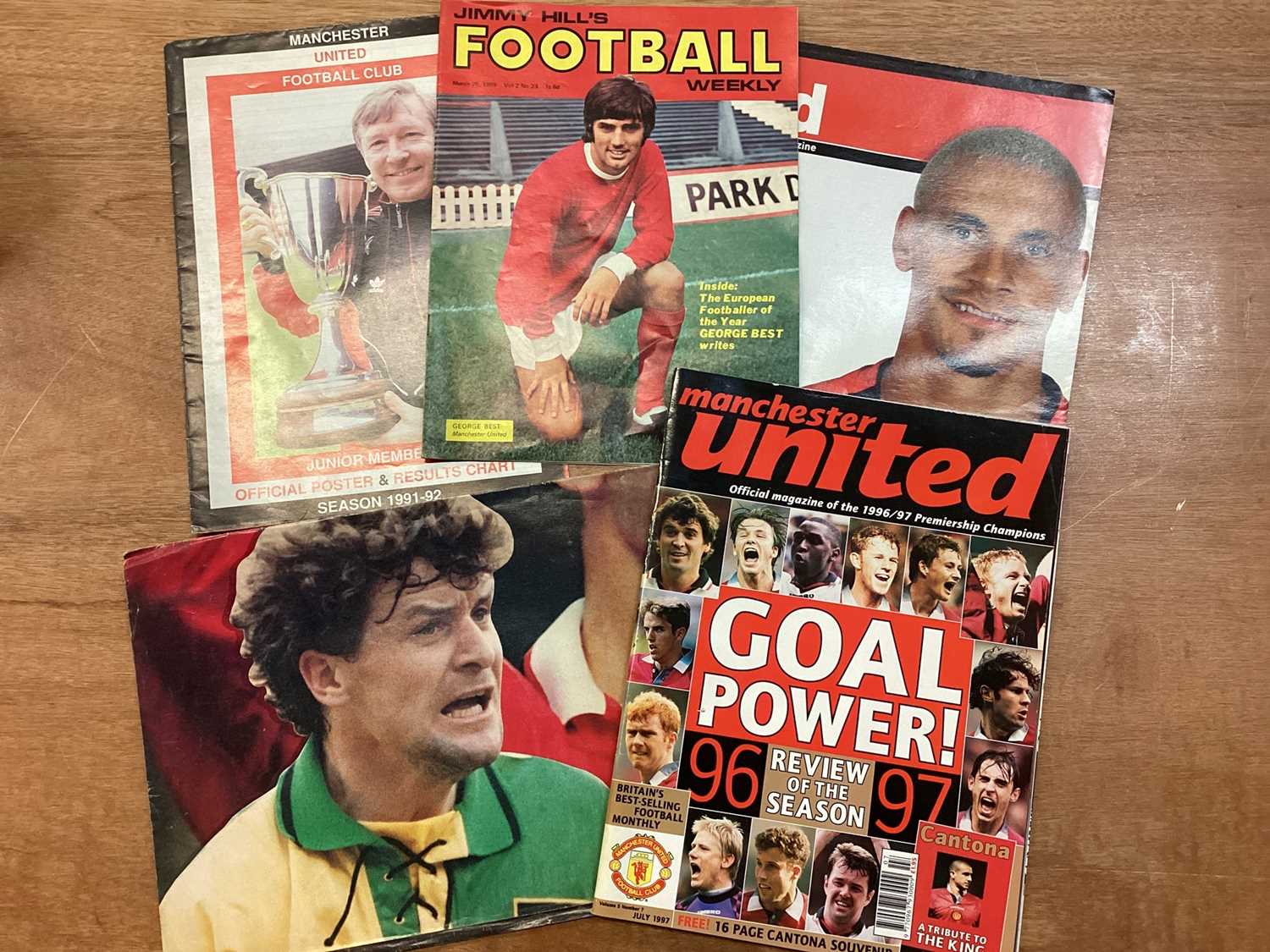 500 + Manchester United programmes from 1960s (200+) and 1970s (300 ...