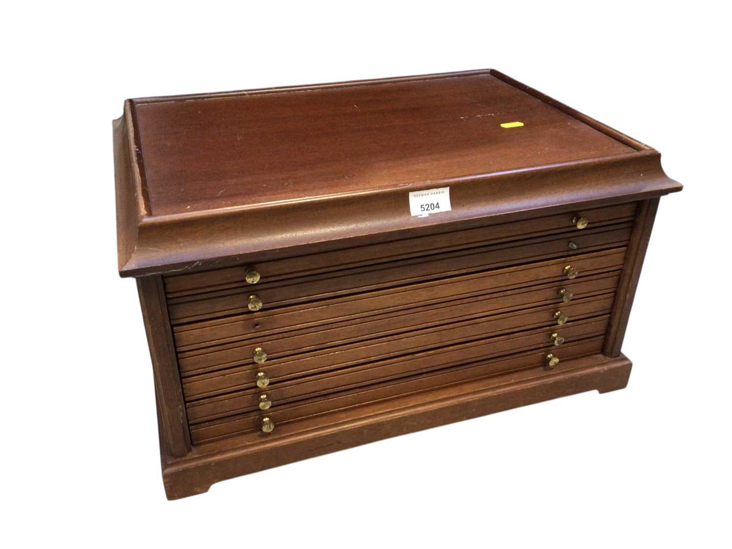 Coin / medal collector's cabinet containing six drawers