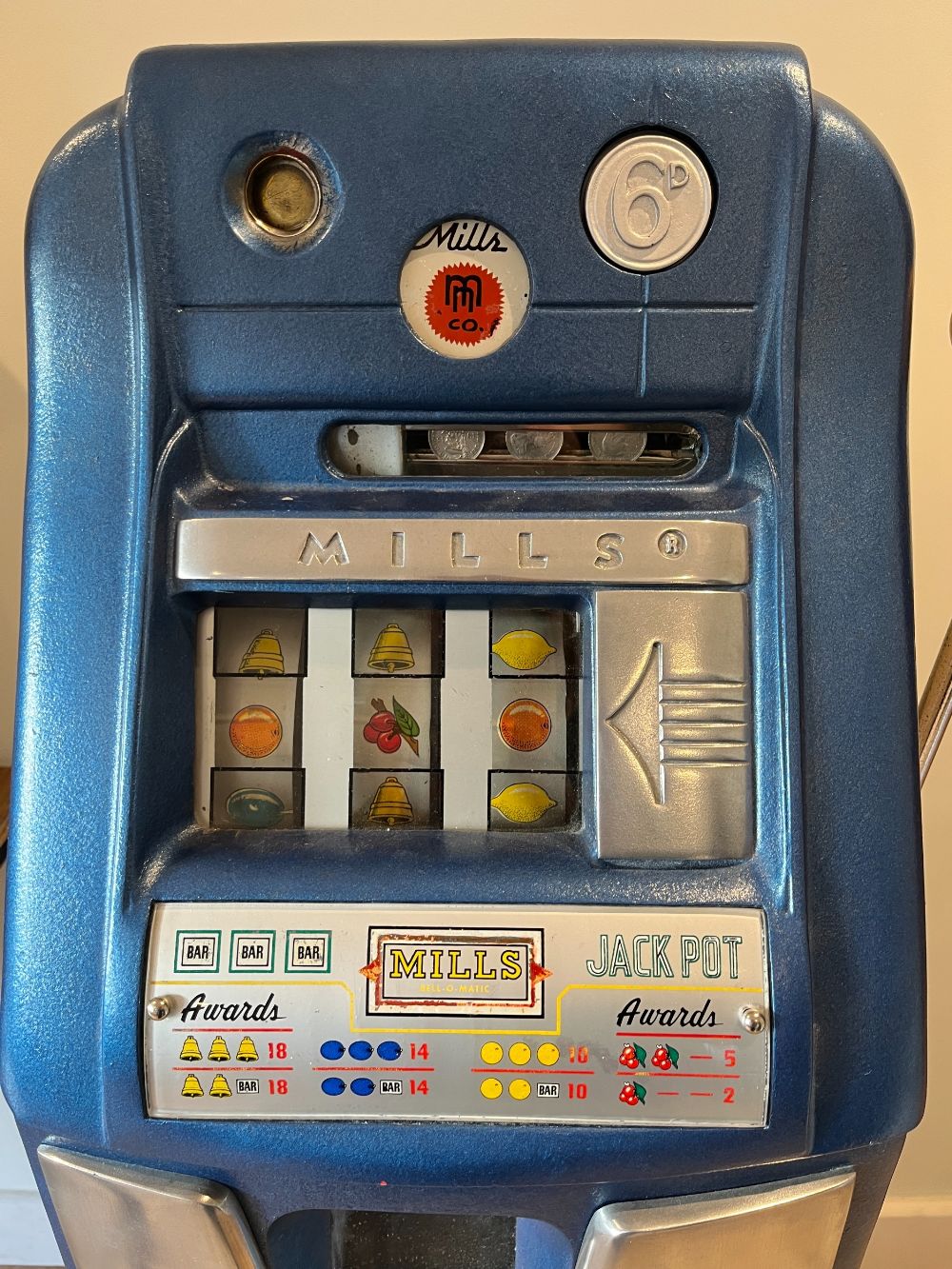 Mills 'Bell-o-Matic' one-armed bandit mechanical slot machine, blue ...