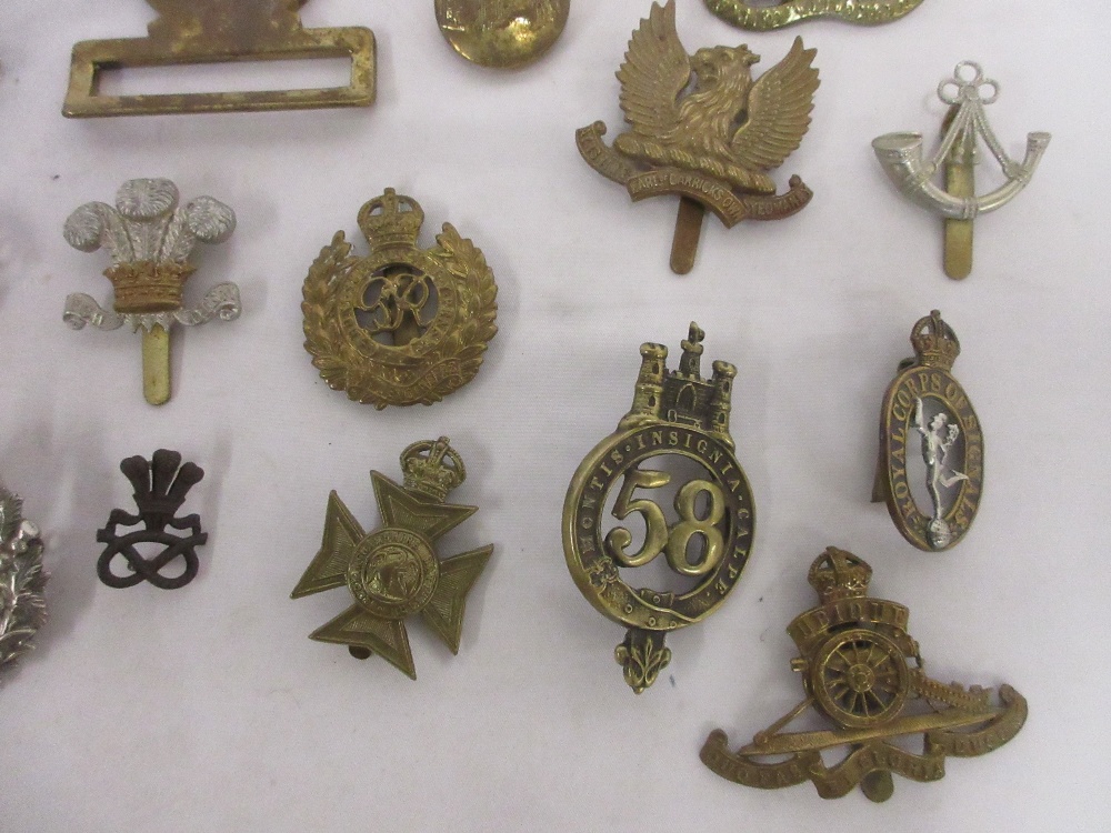 Collection of mostly British military army cap badges, pin badges etc ...