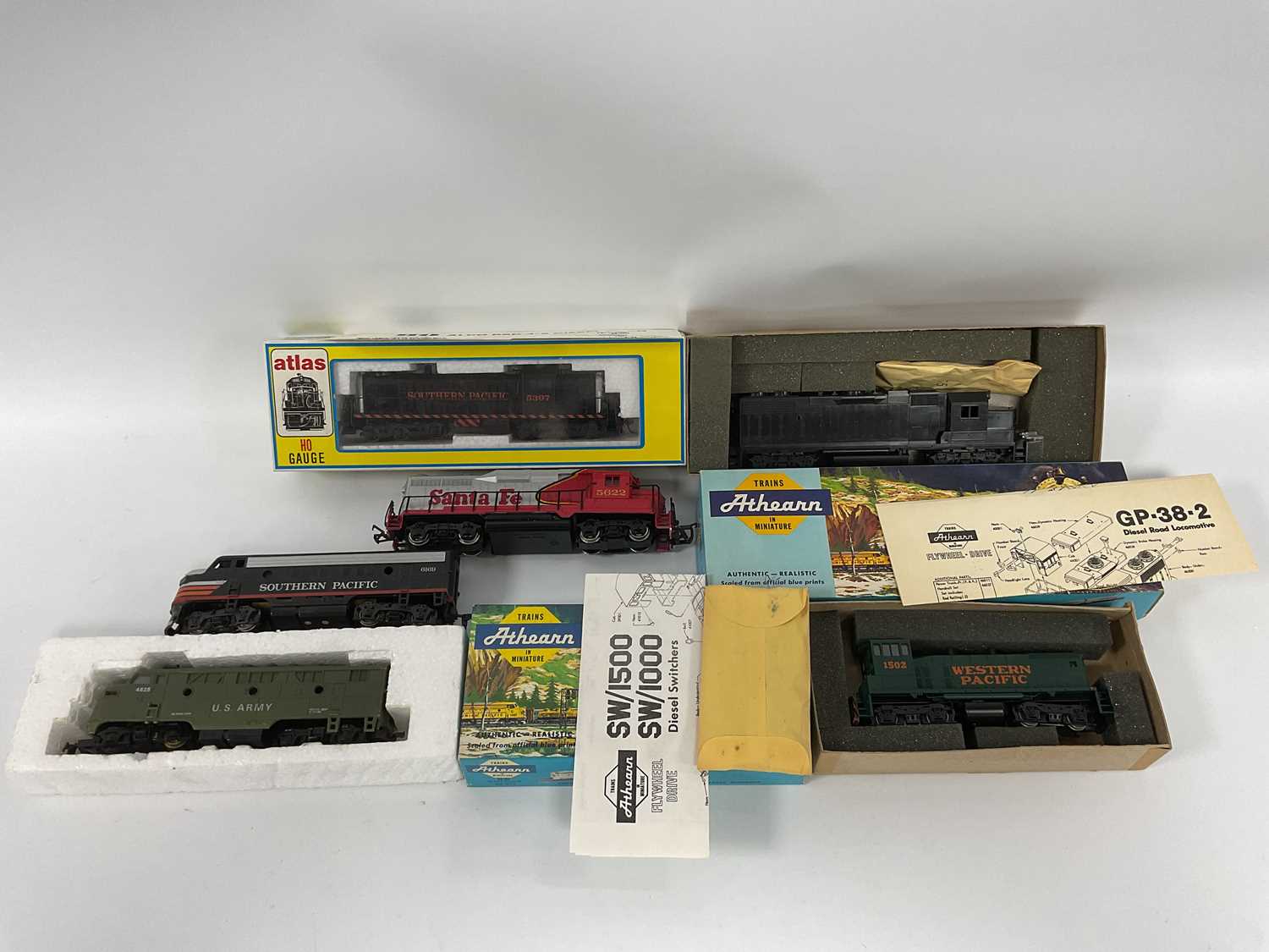 Six HO scale American outline diesel locomotives: a boxed Atlas ...