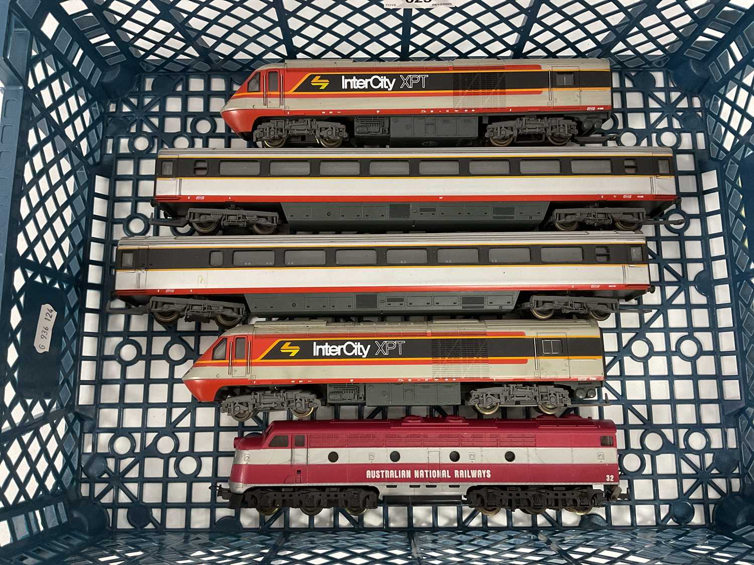A Lima 'OO' Gauge Australian "XPT" Train (exported BR InterCity 125 HST ...