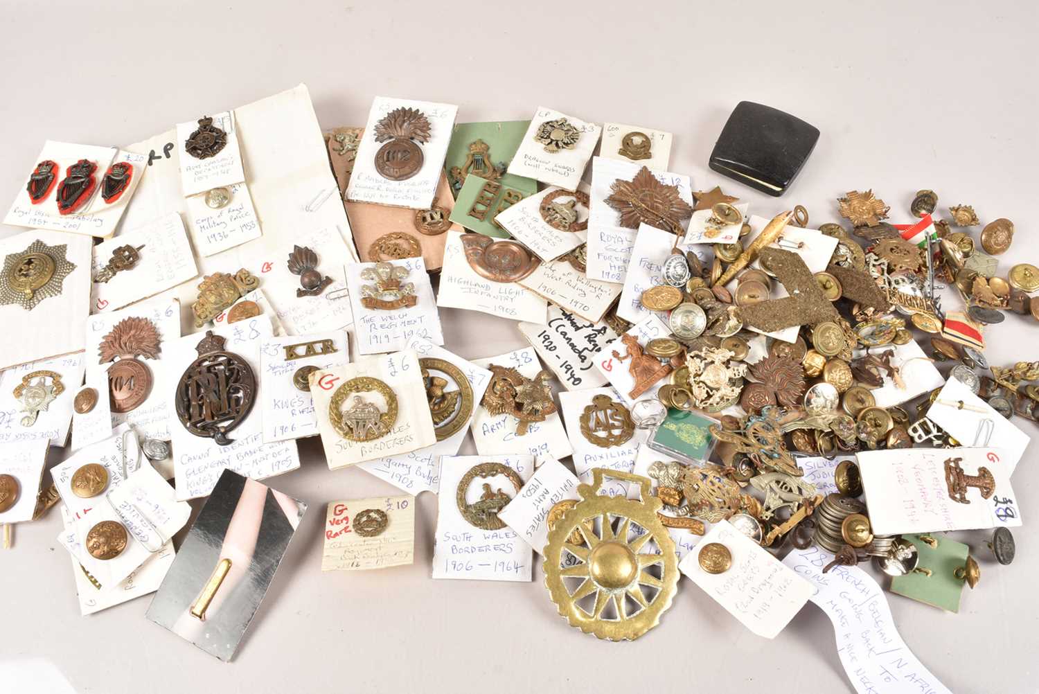 A large collection of Badges and Buttons, comprising British and World ...