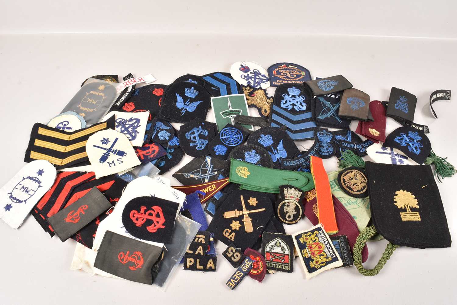 A good collection of Naval Cloth Badges, various ranks and patches ...