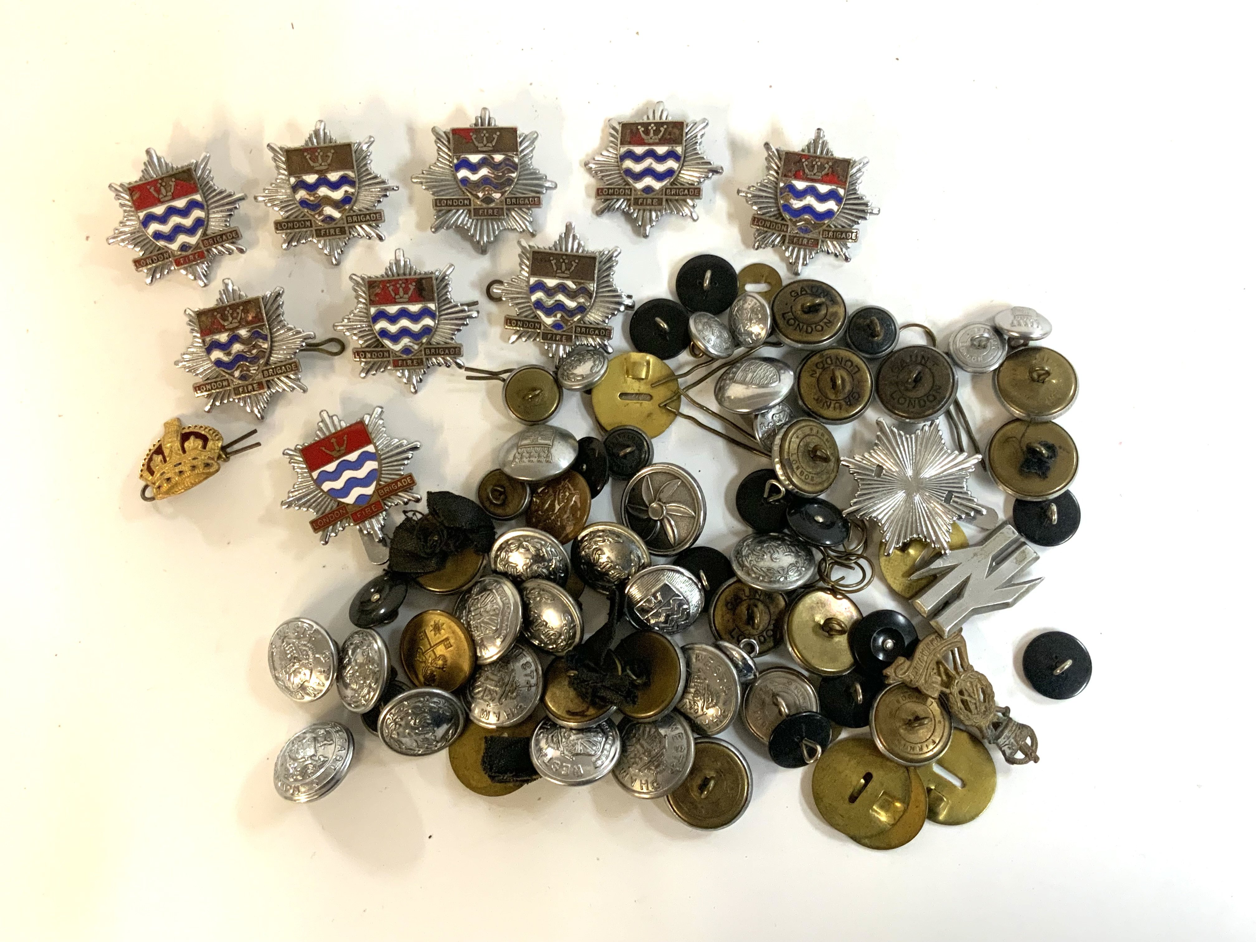A mixed collection of vintage badges and buttons to include London Fire ...