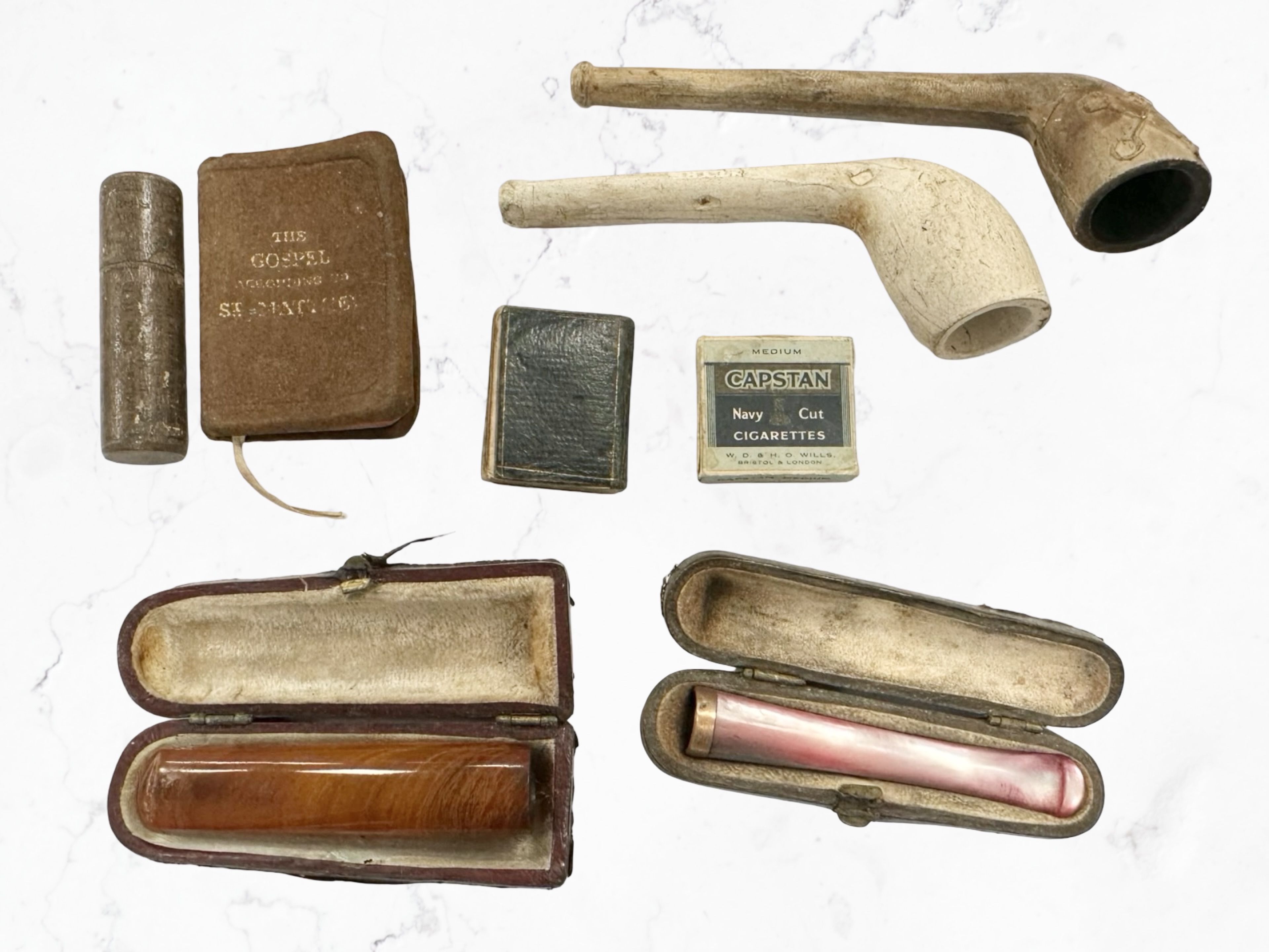 A group of antique clay pipes, cheroot holders etc