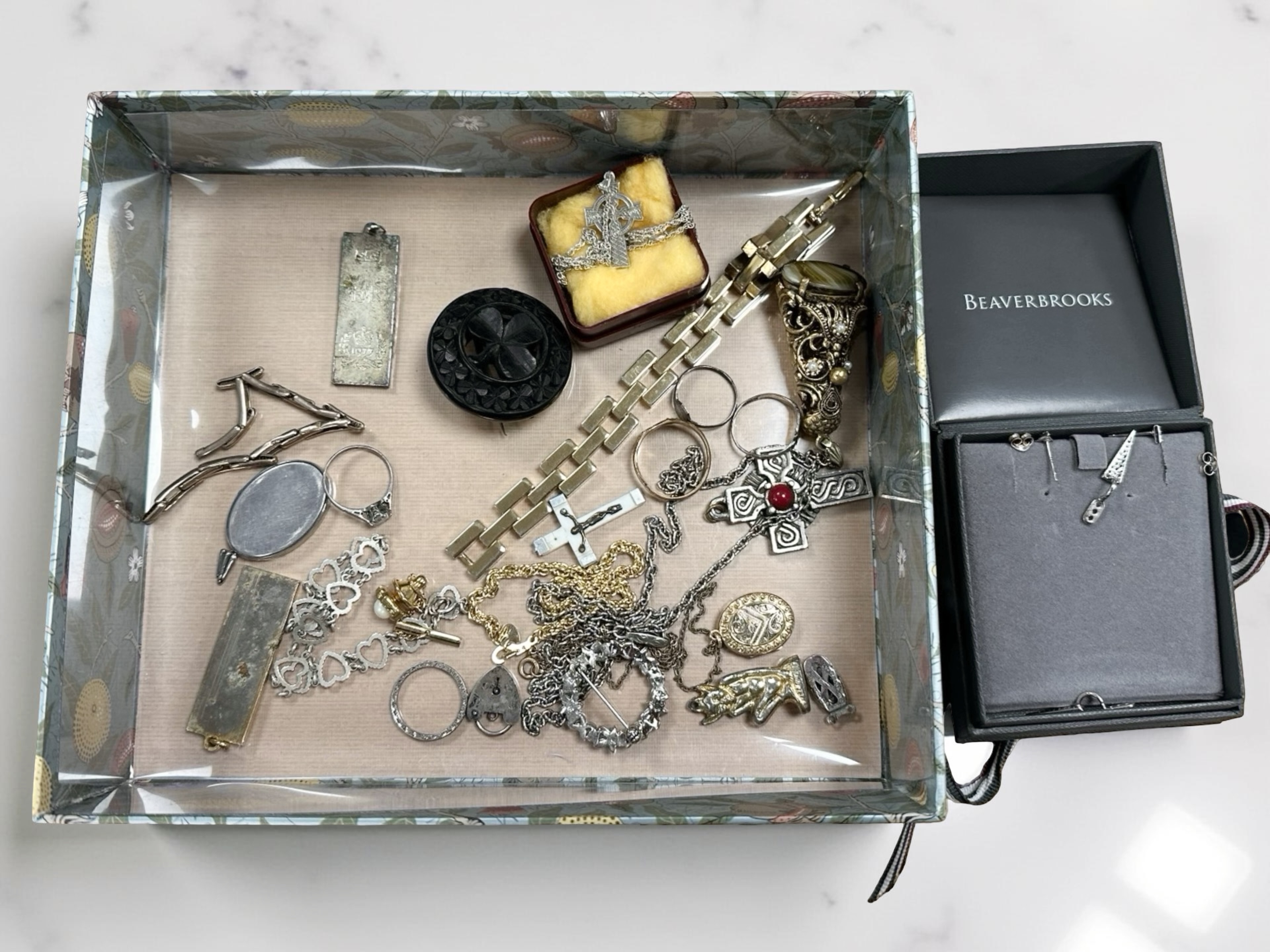 A group of jewellery items including, a pair of Sterling silver ...